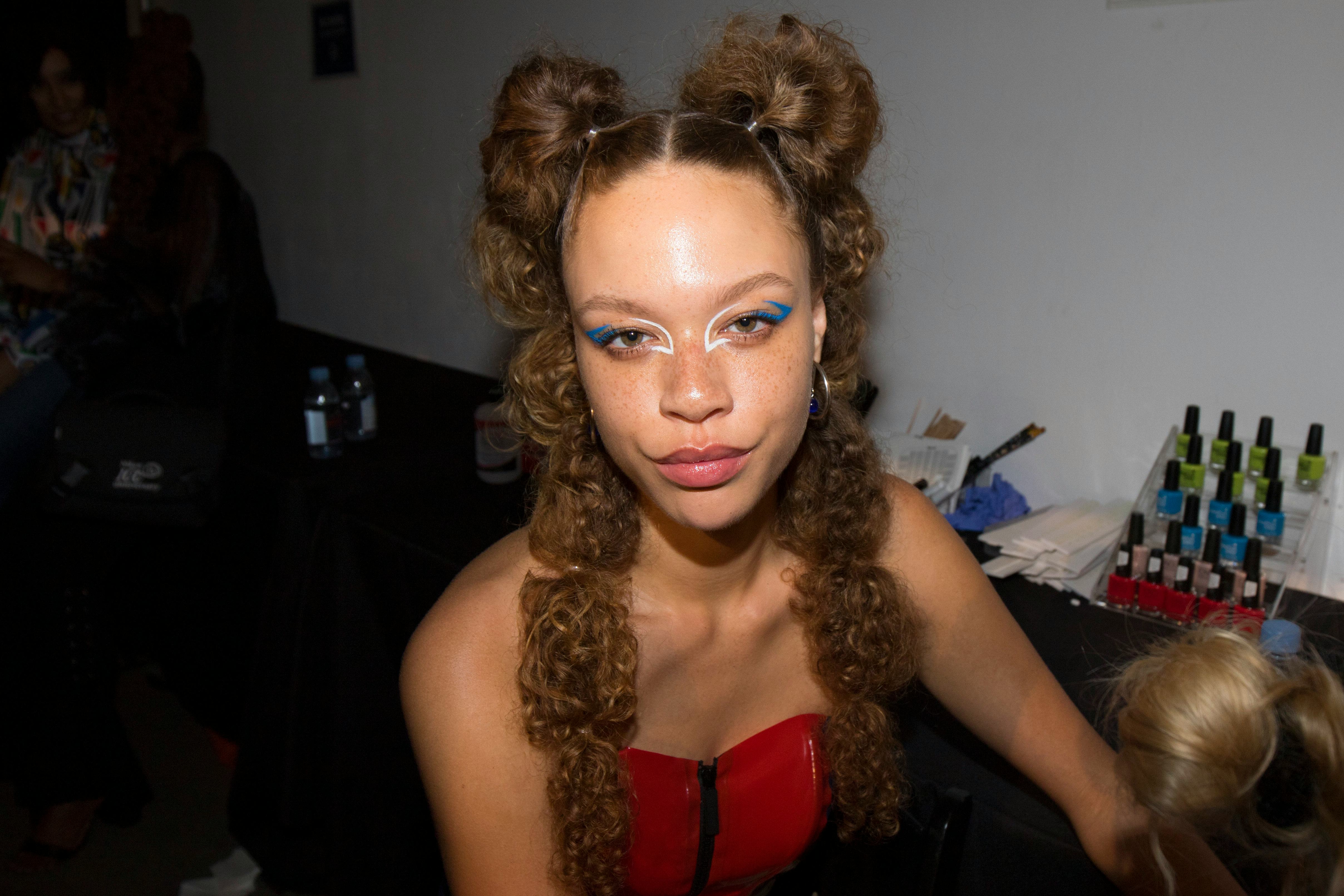 The Middle Part Is Back, Here's How To Wear It