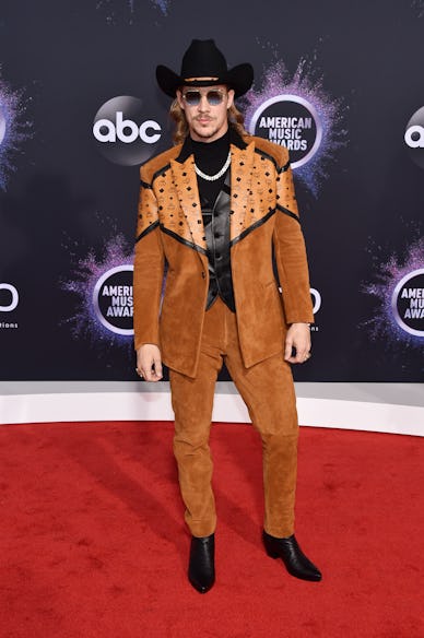 2019 AMAs: See The Best Red Carpet Looks