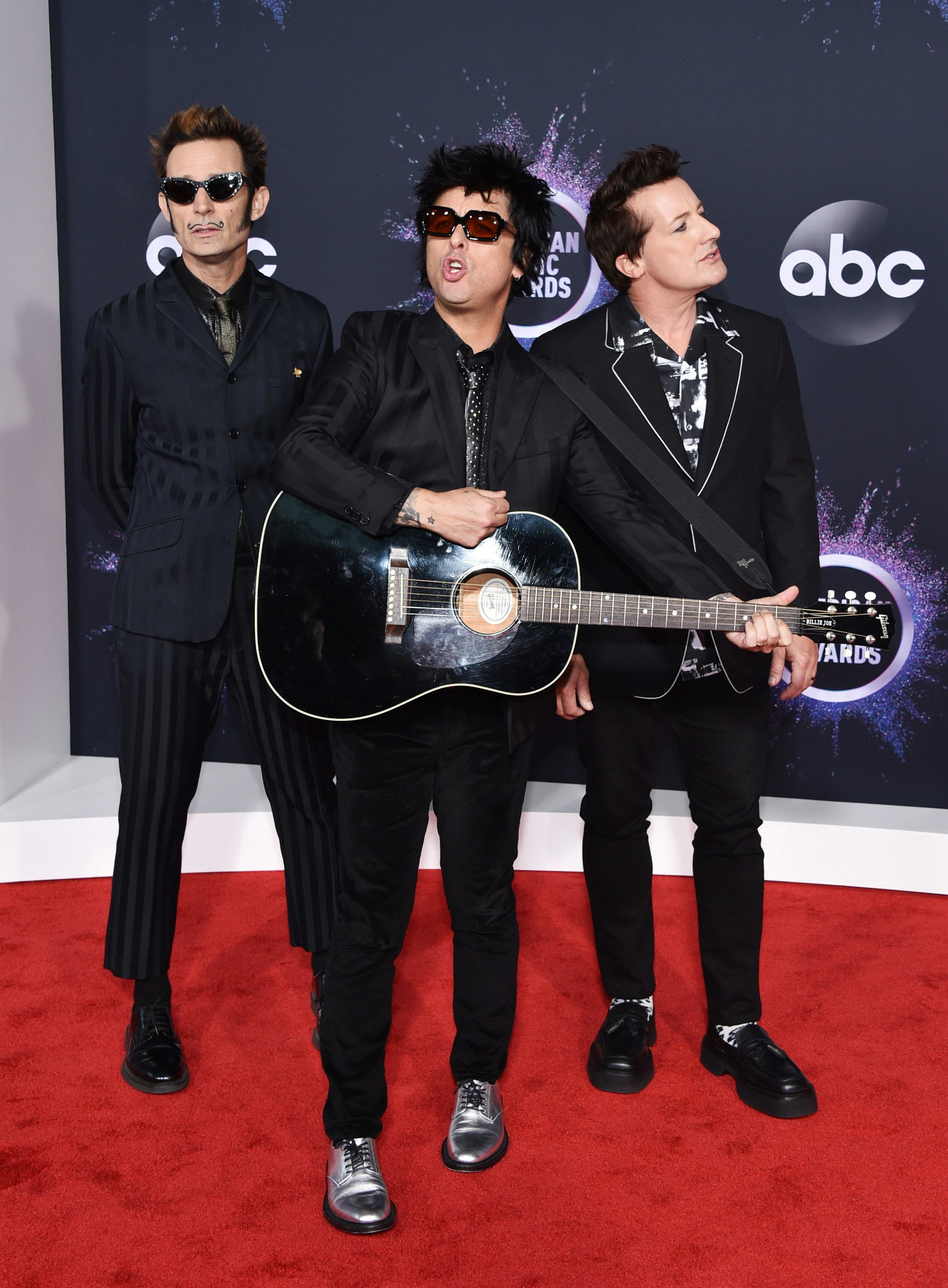 2019 AMAs: See The Best Red Carpet Looks