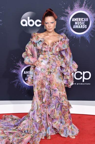 2019 AMAs: See The Best Red Carpet Looks