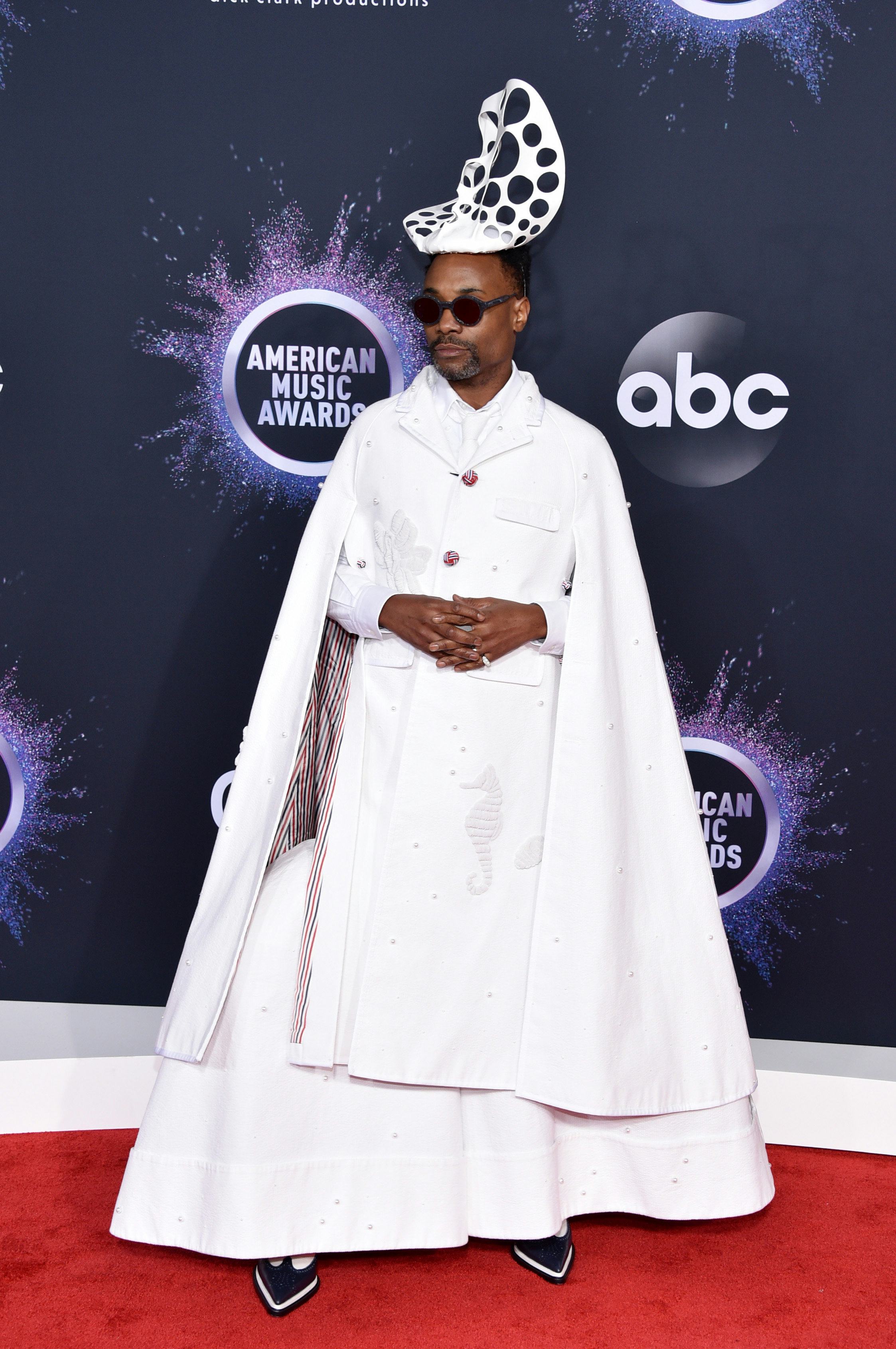 2019 AMAs: See The Best Red Carpet Looks