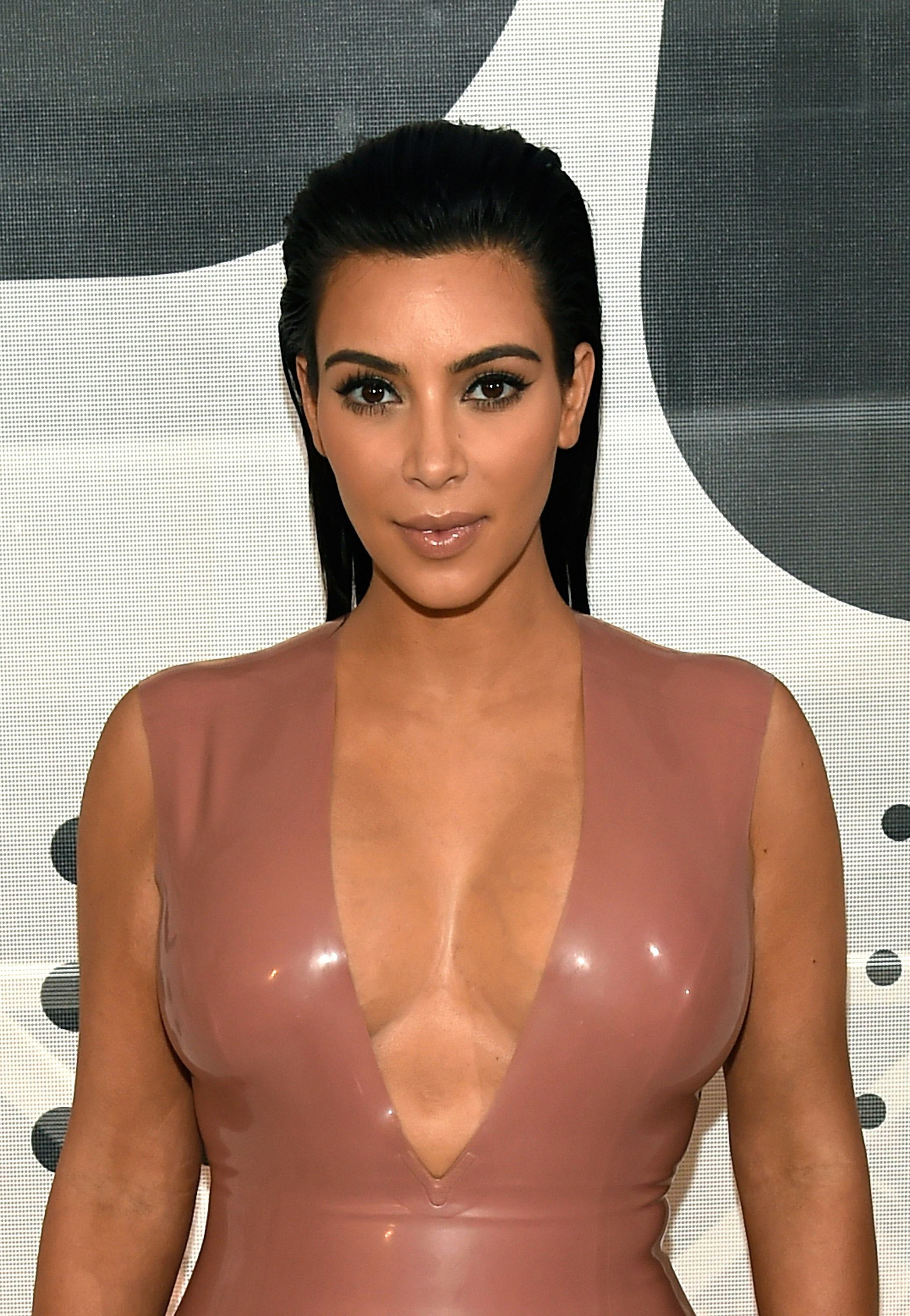 Why Were Kim Kardashian's Facebook Posts Deleted? Her Return To Social ...