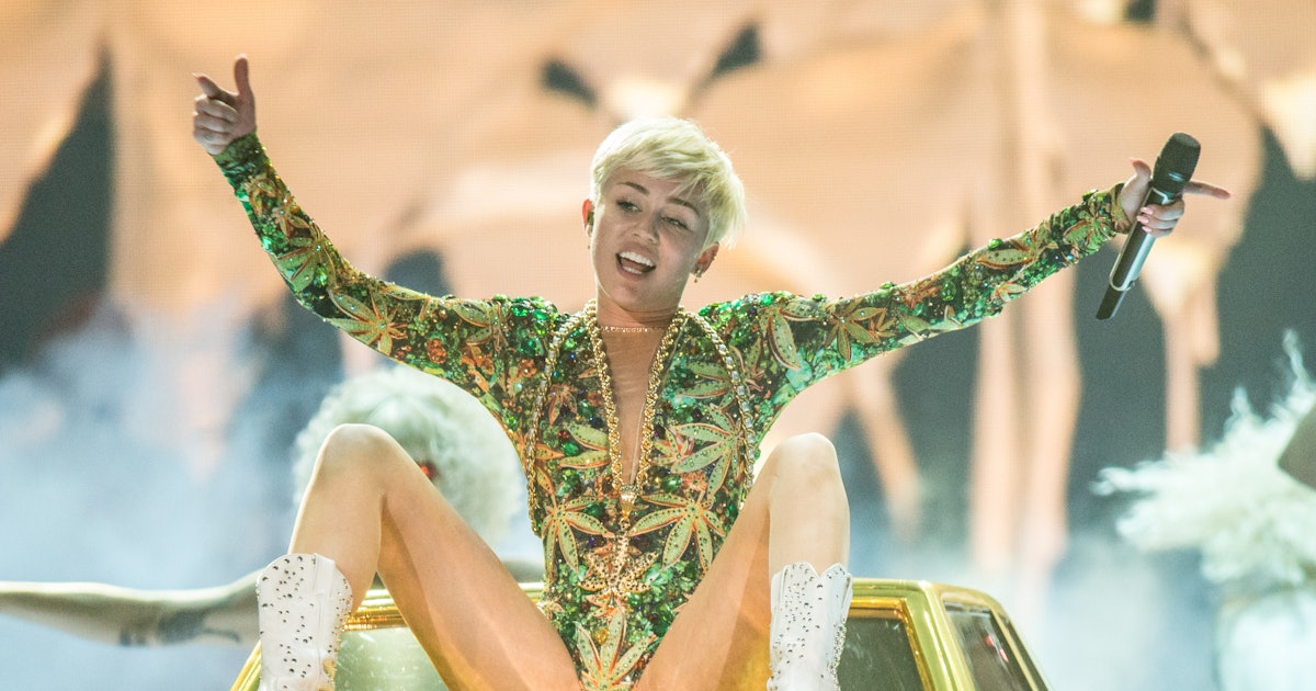 Miley Cyrus Performs In Her Underwear And Ive Gotta Say Those Are Some