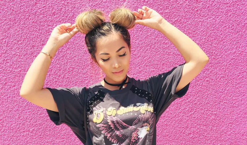 10 Makeup Hacks Every Beauty YouTuber Knows, According To An Expert