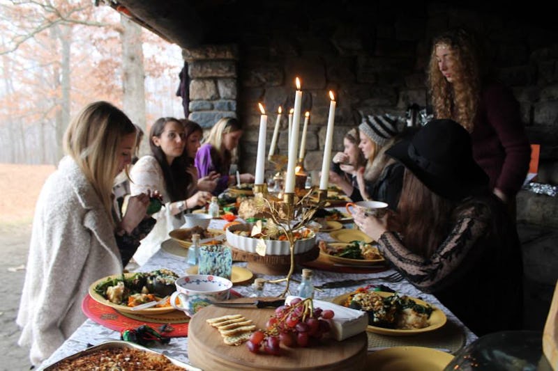 9 Friendsgiving Party Ideas That Will Make This Thanksgiving One To ...