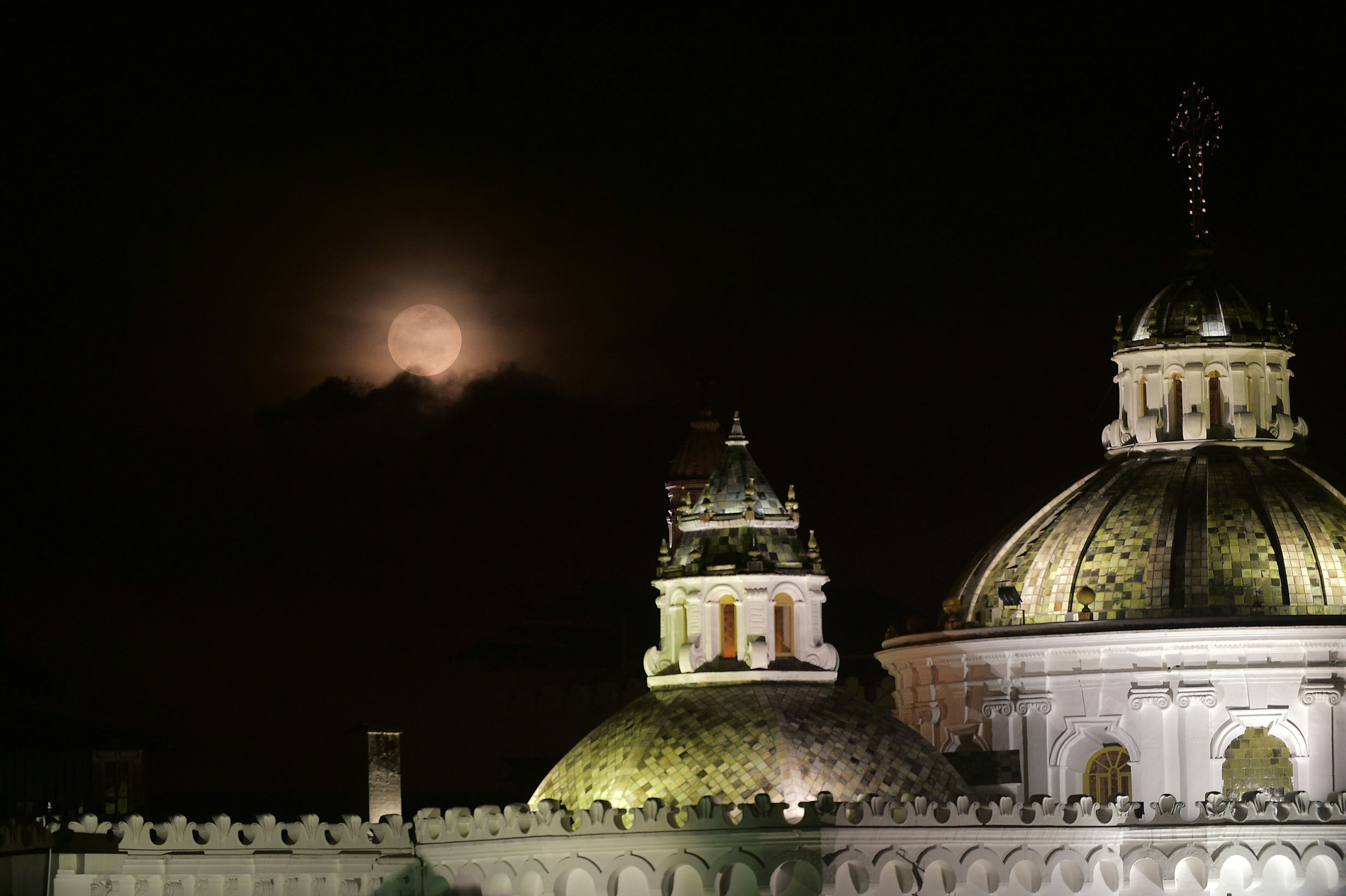 These Pictures Of The Historic November Supermoon Will Leave You Speechless