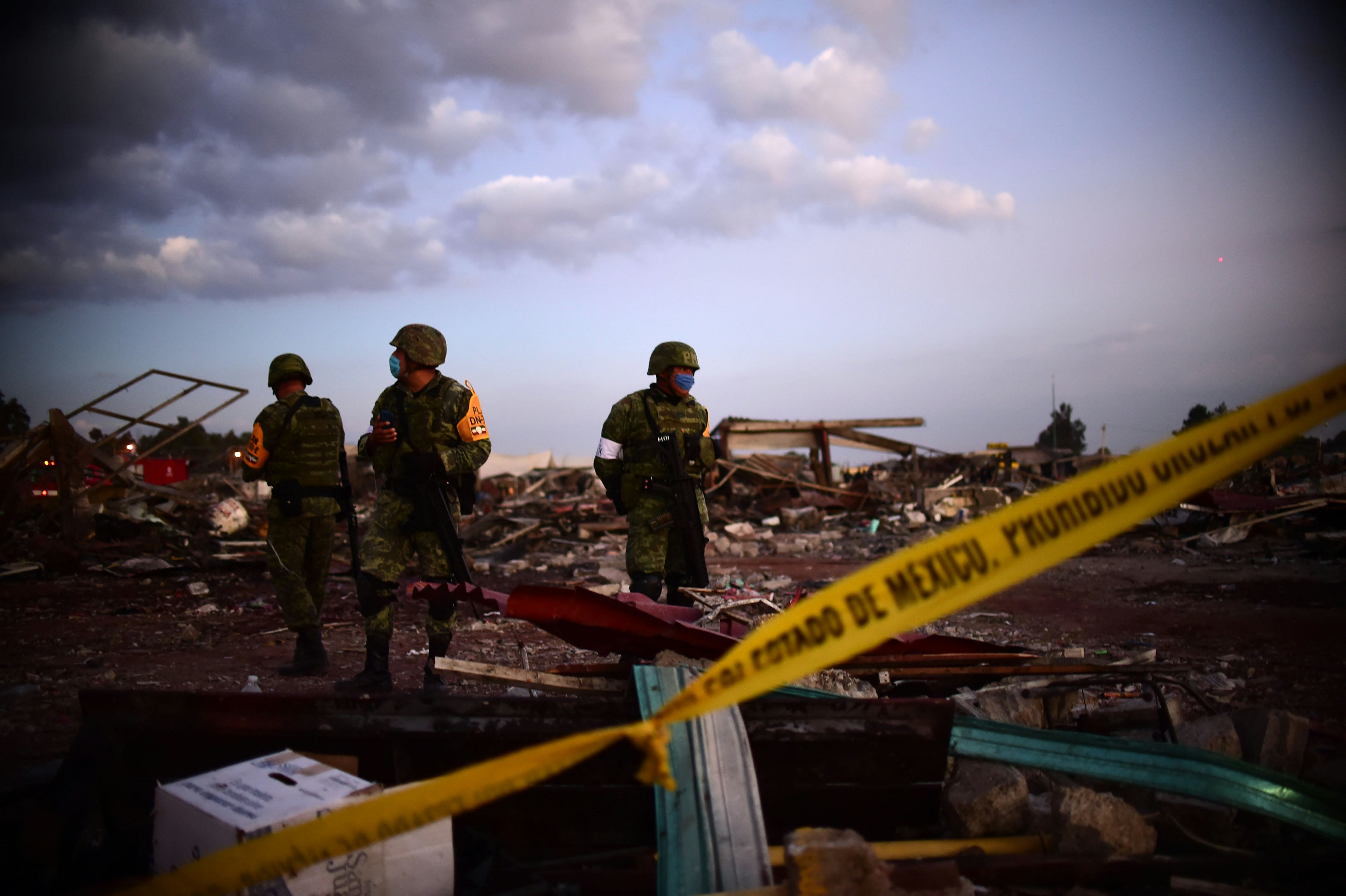11 Mexico City Explosion Photos Show The Accident's Tragic Aftermath