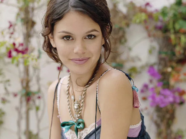 9 SUMMER ROBERTS'S Style Lessons That Prove She Was The Queen Of 'The OC'
