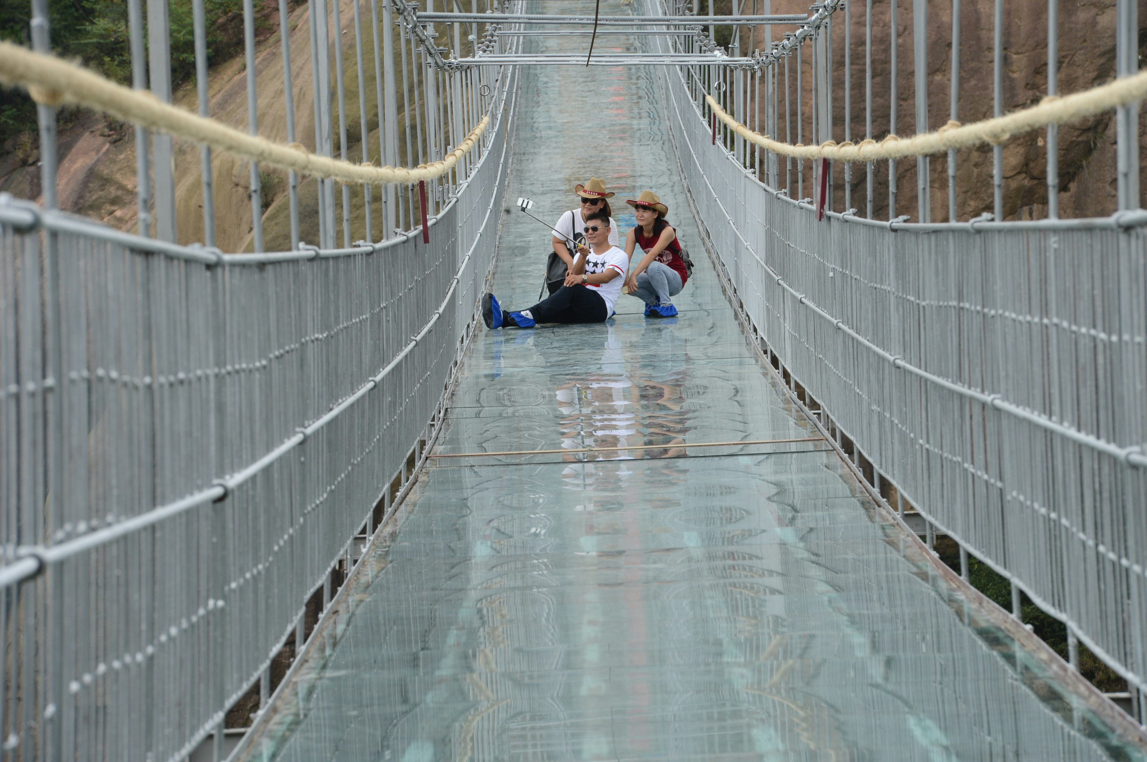 Photos Of China's Glass Bridge Cracking & Reportedly Sending Tourists ...