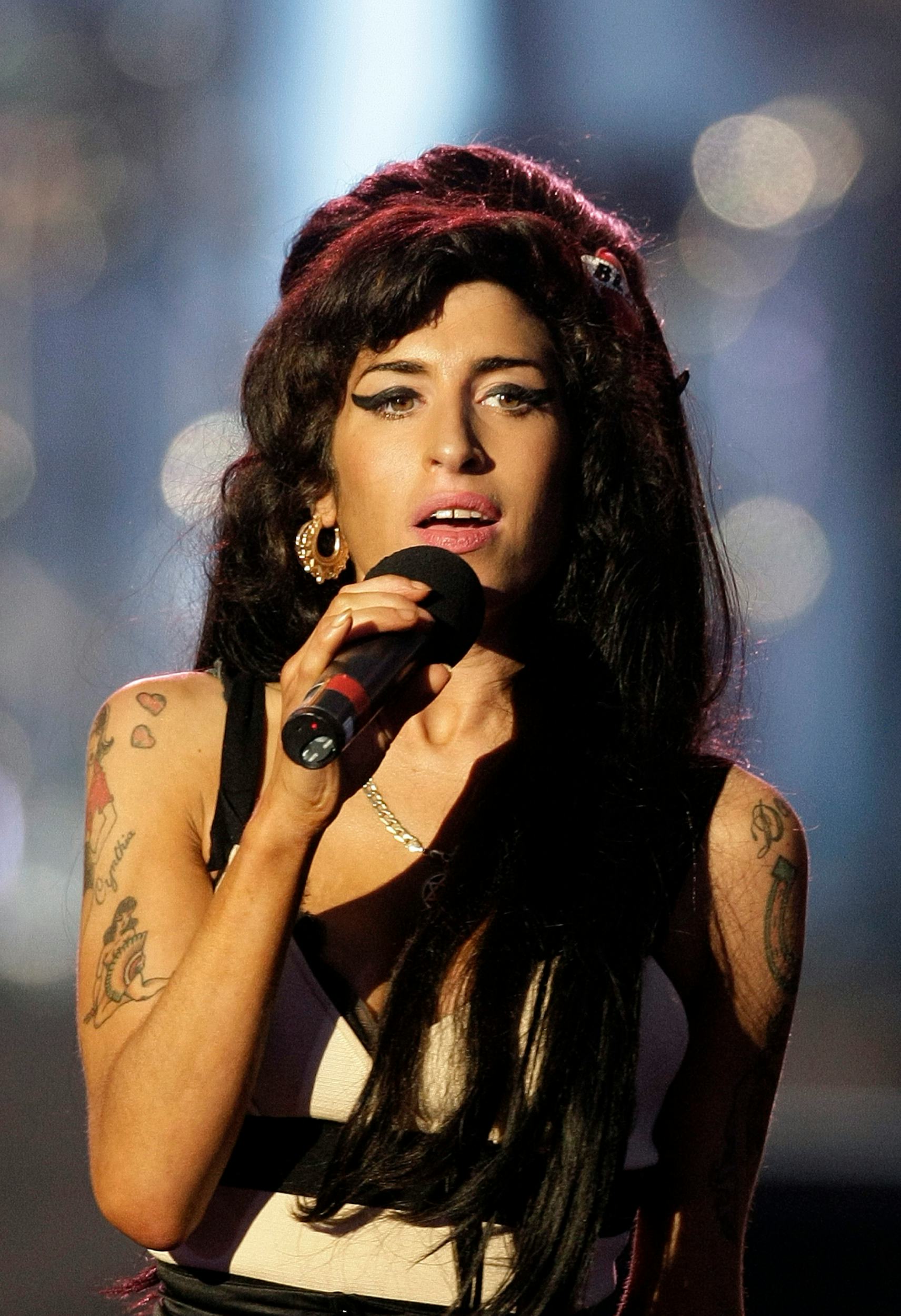 When Will 'Amy' Be On iTunes? The Tragic Documentary Will Be Available ...