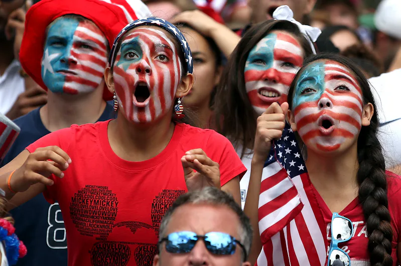 6 Ways People Abroad Can Always Spot An American, Because Apparently ...