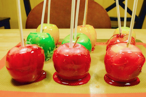 A Candy Apple Recipe For Halloween That You Can Really Sink Your Teeth Into