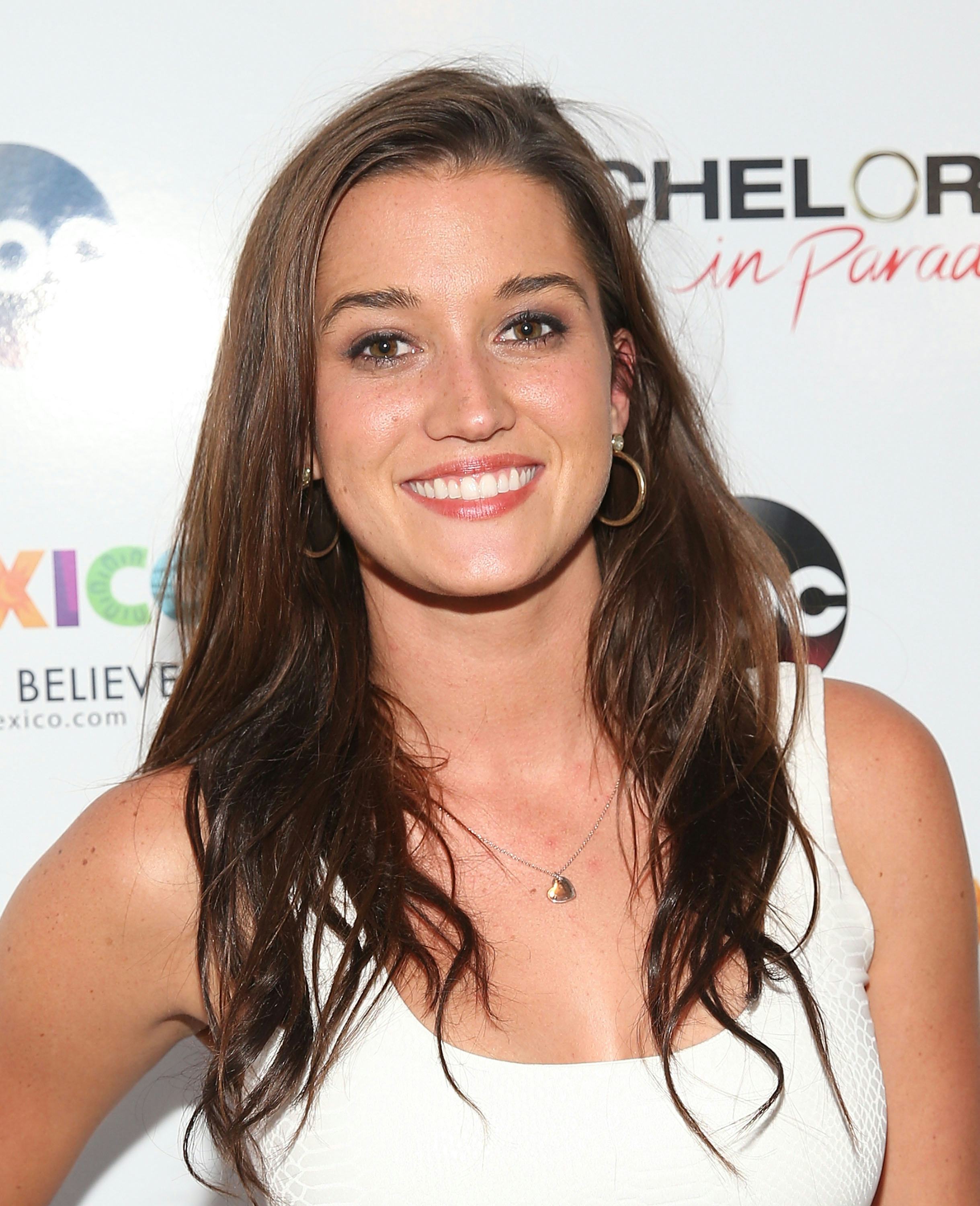 Who Designed Jade Roper's Wedding Dress? The 'Bachelor In Paradise ...