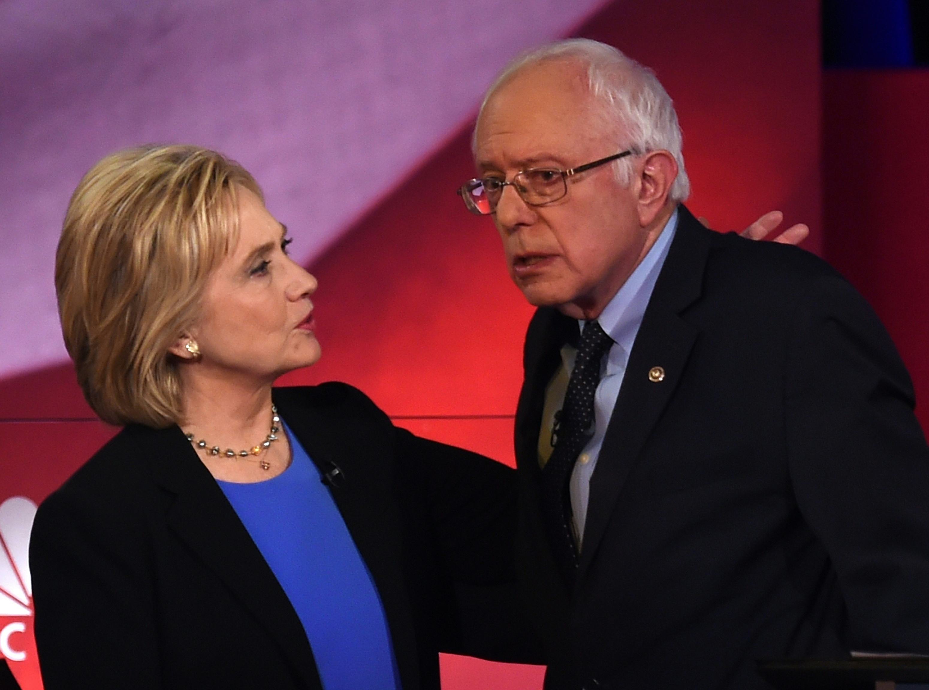 These Funny Democratic Debate Memes & Tweets Are All Too Honest