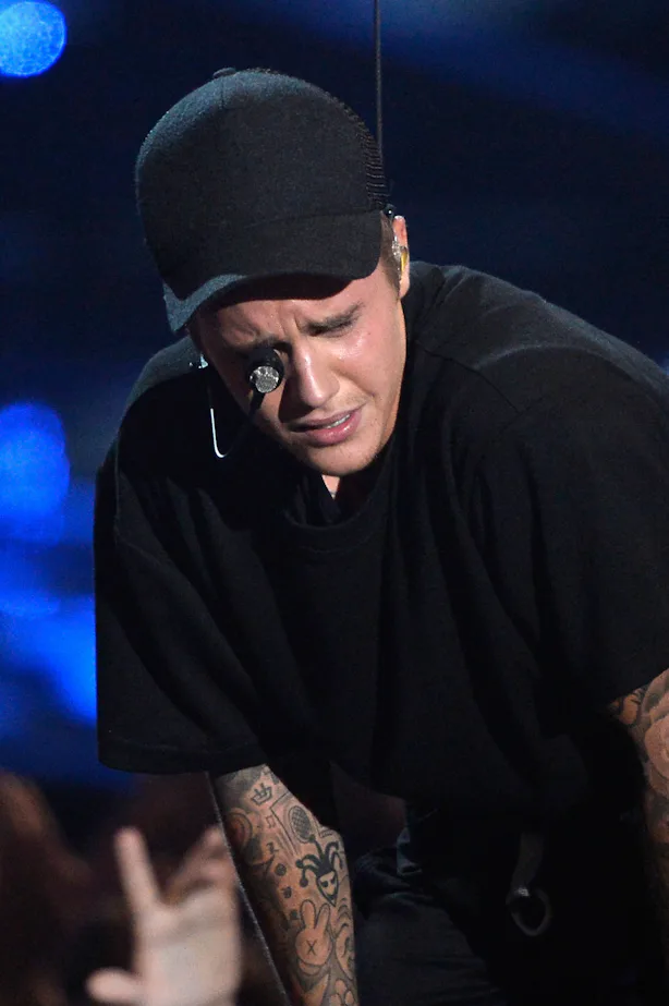 Why Did Justin Bieber Cry At The 2015 VMAs? He's Come So Far In His ...