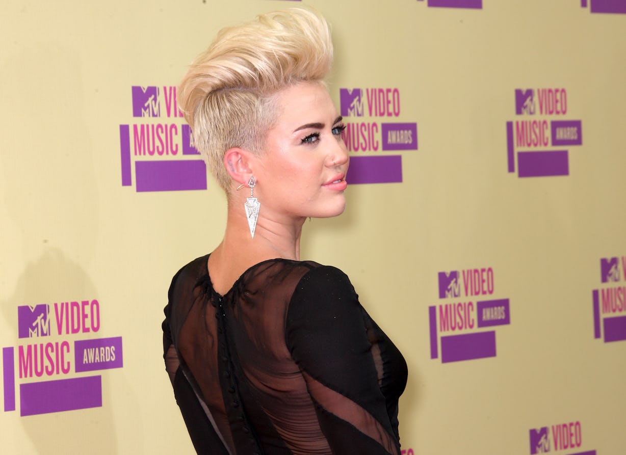 All Of Miley Cyrus' VMA Outfits Are A Perfect Timeline Of Her Style ...