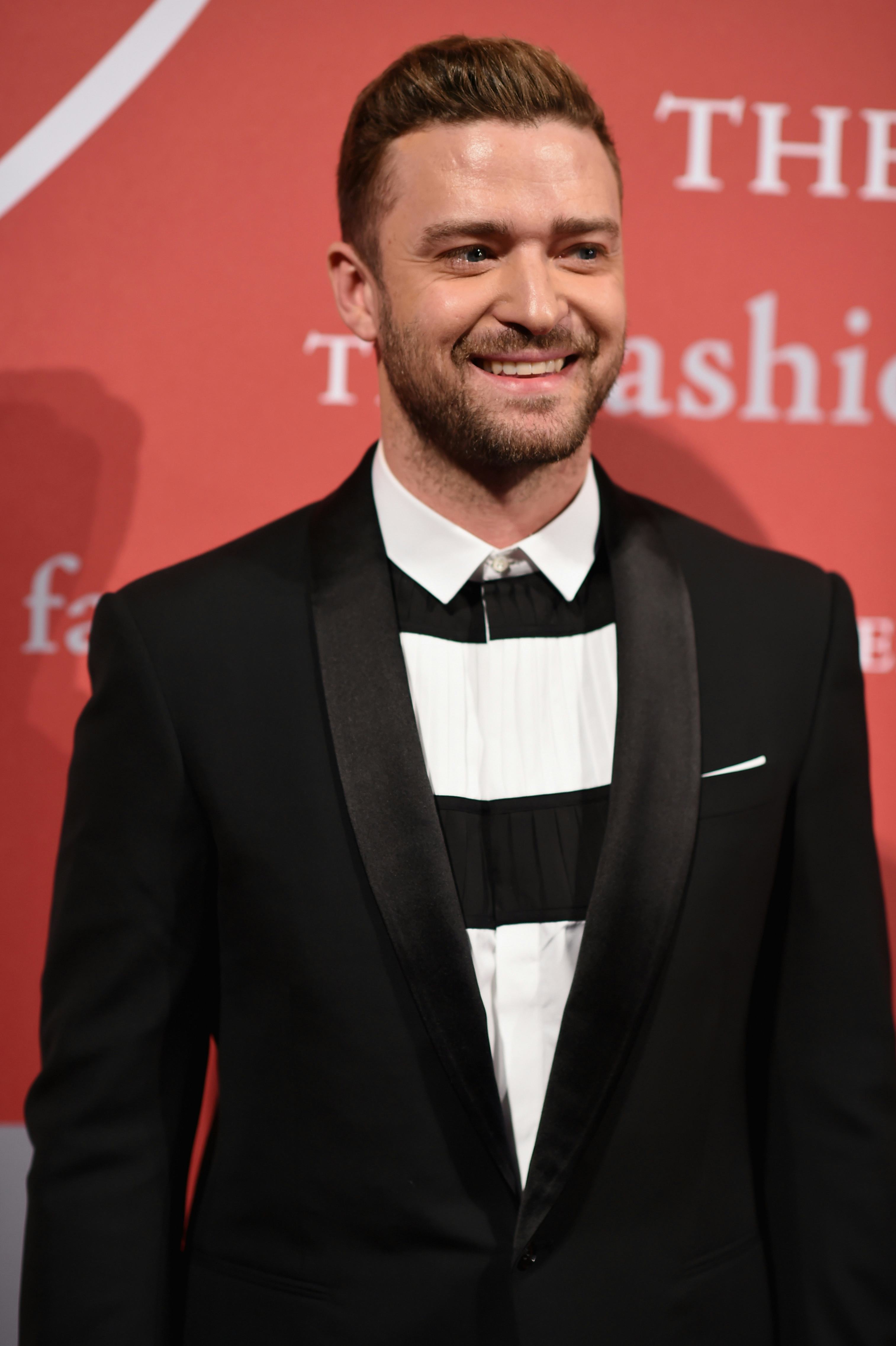Justin Timberlake Wins Fashion Oracle Award & He Really Deserves It