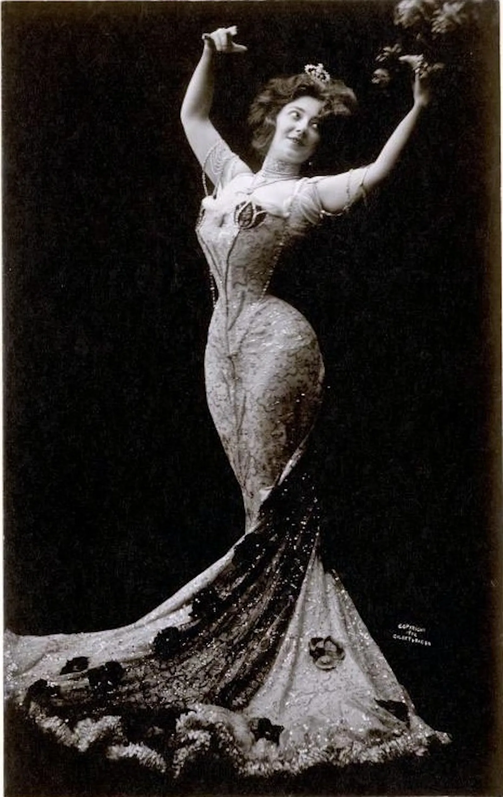 The Evolution Of Corsets Proves That We've Been Into Constriction For A ...