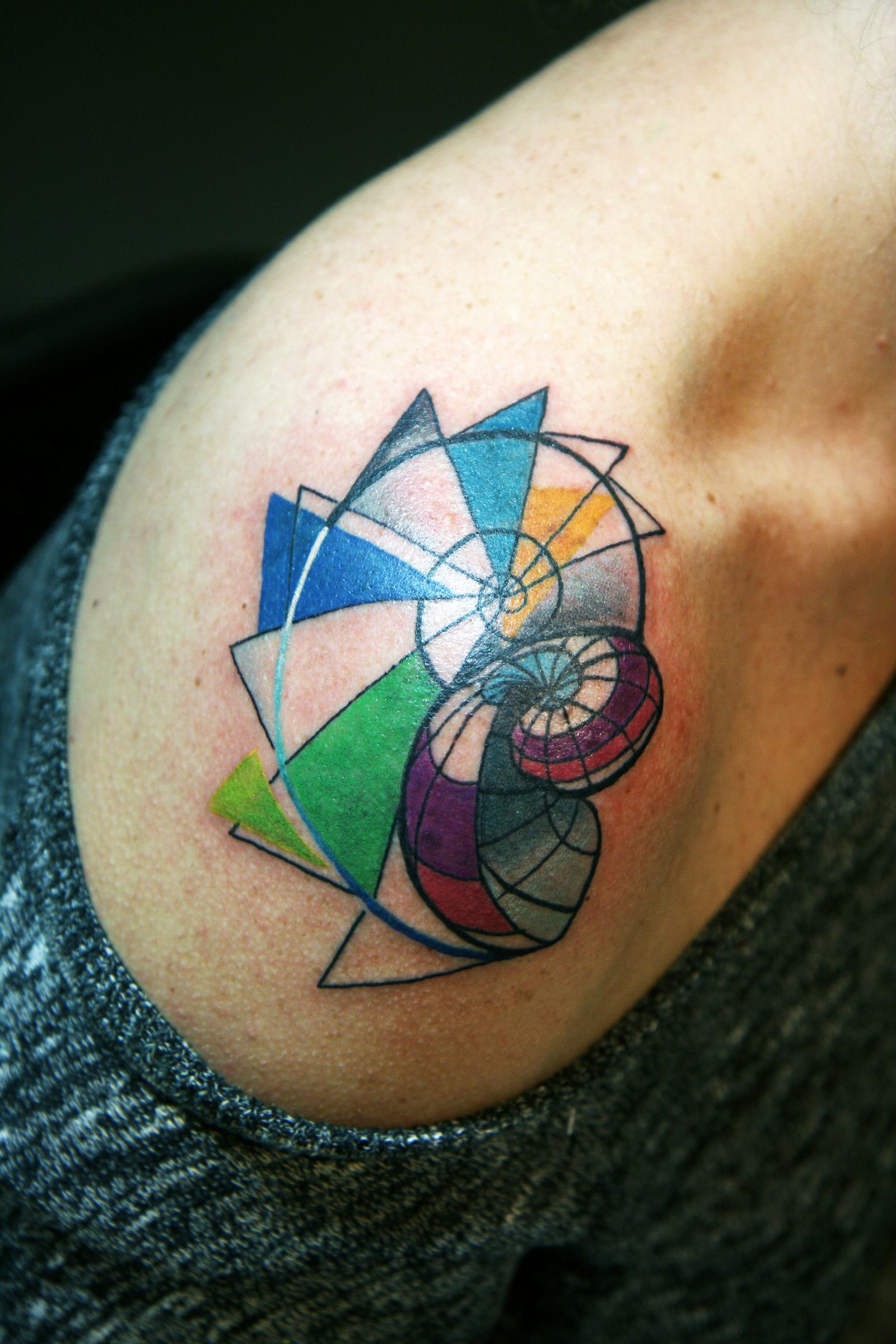 15 Incredible Geometric Tattoos To Inspire You To Adorn Your Epidermis ...