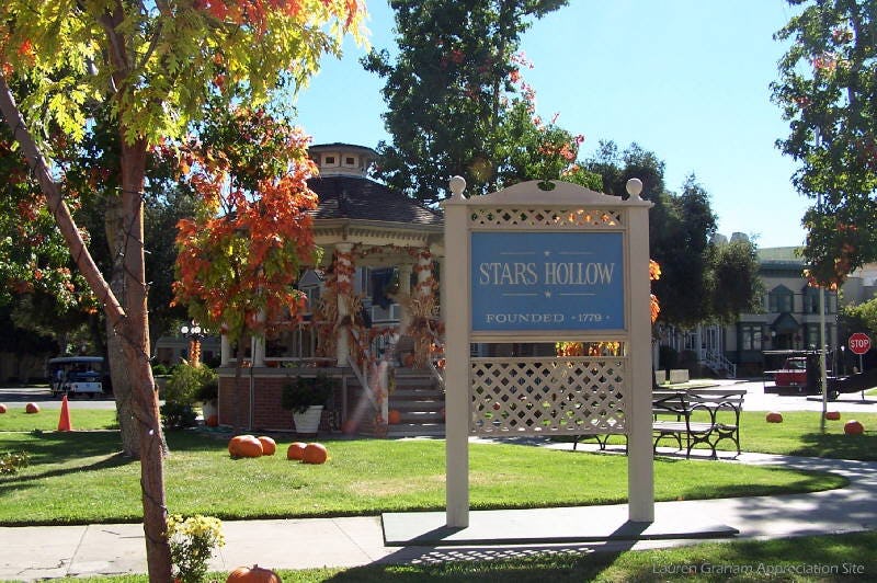 18 Questions Every 'Gilmore Girls' Fan Has About Stars Hollow In The ...