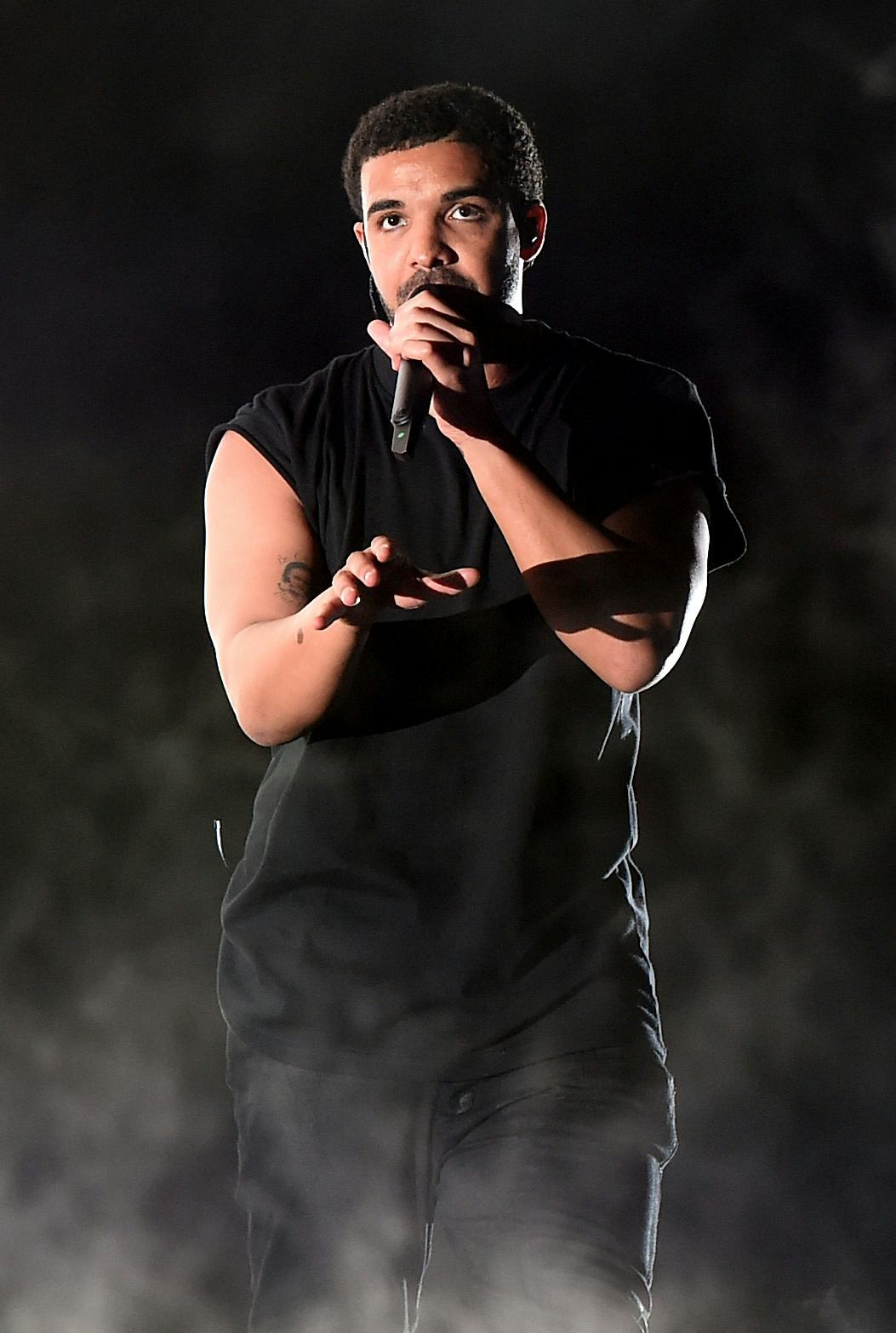 Will Drake Be At The 2015 AMAs? He Is Nominated For Two Huge Awards ...
