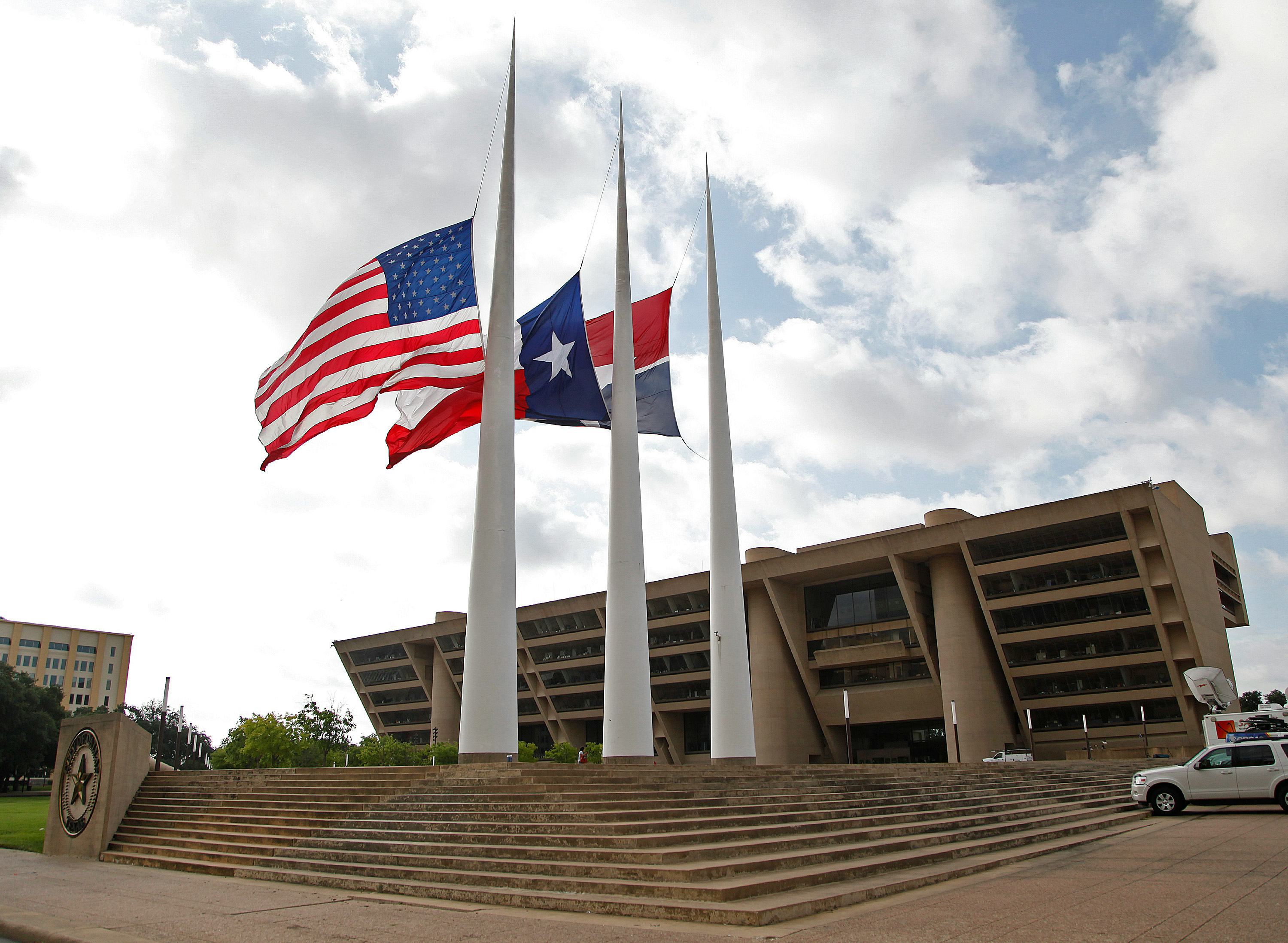 These Photos Of Dallas Police Memorials Show The Depth Of Support For ...