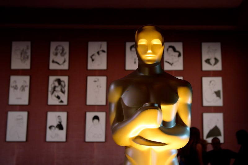 11 Awkward & Borderline Terrifying Images Of Oscars Statues Being ...