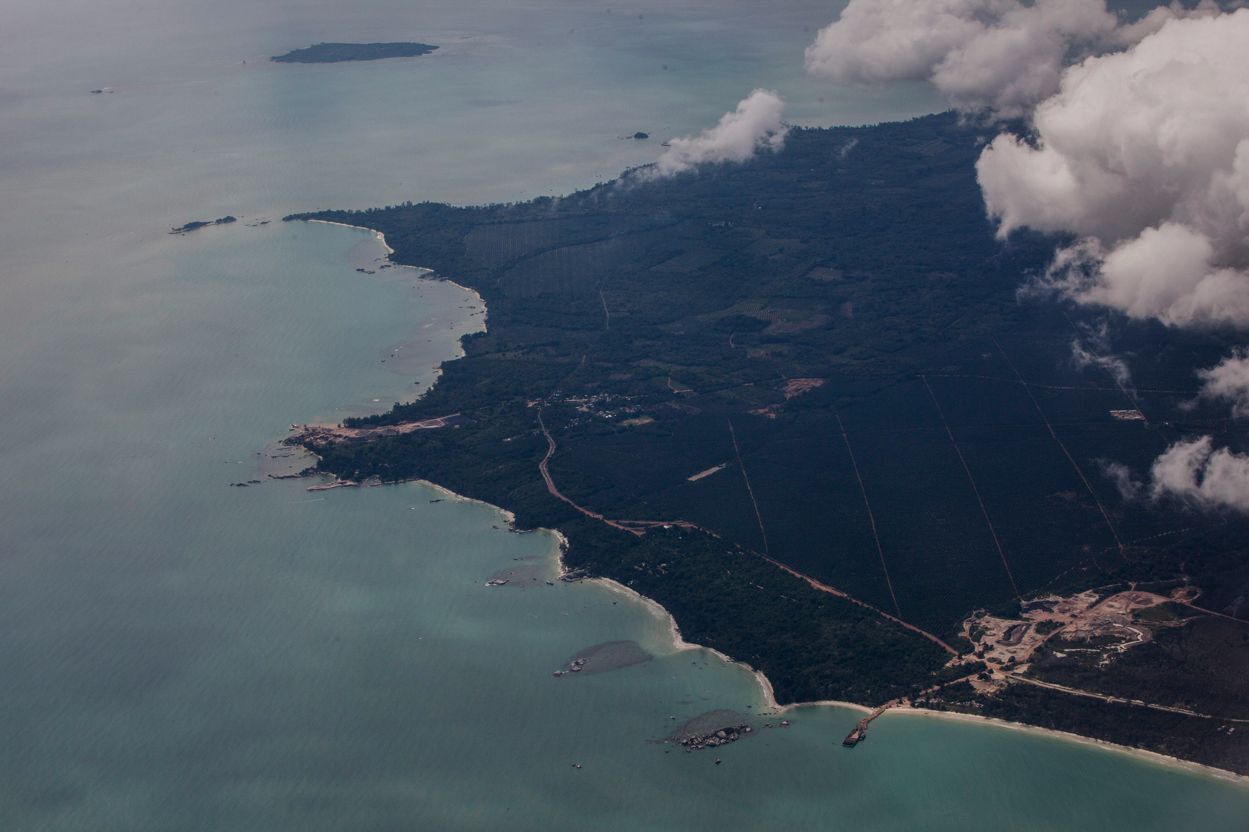 Tail Of AirAsia Flight QZ8501 Recovered, But The Black Boxes Are ...
