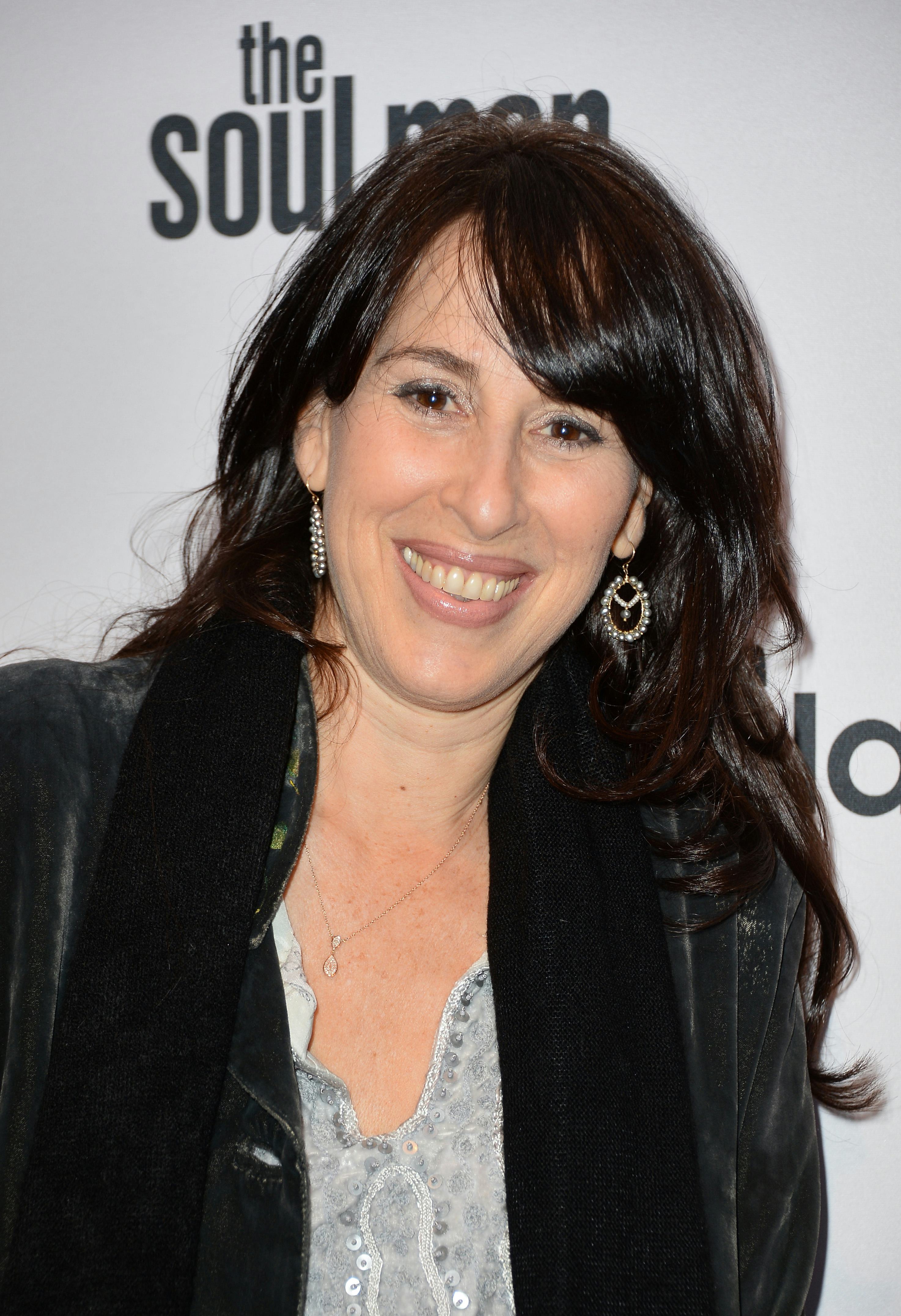 Janice from 'Friends' Returns to Central Perk & Gives Fans a Brand New ...