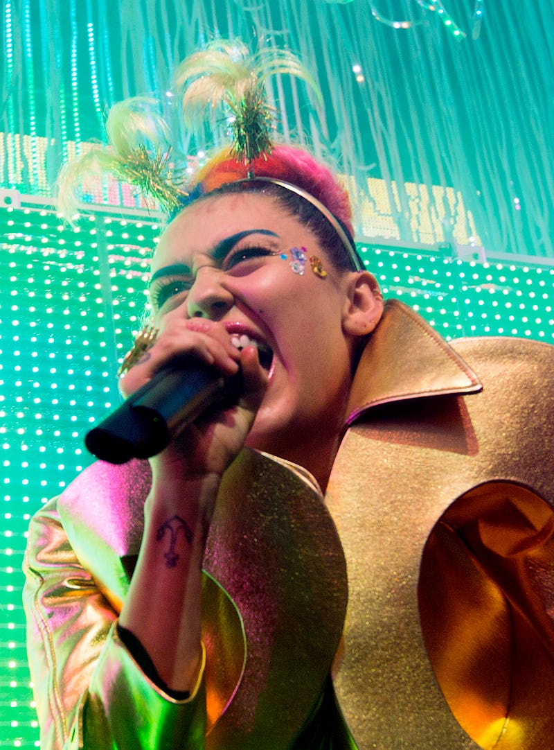 Miley Cyrus Dyed Her Eyebrows Blue & Here's How You Can, Too — PHOTO