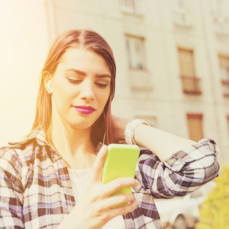 Is Sexting Cheating 17 Bustle Readers And Experts Define Infidelity