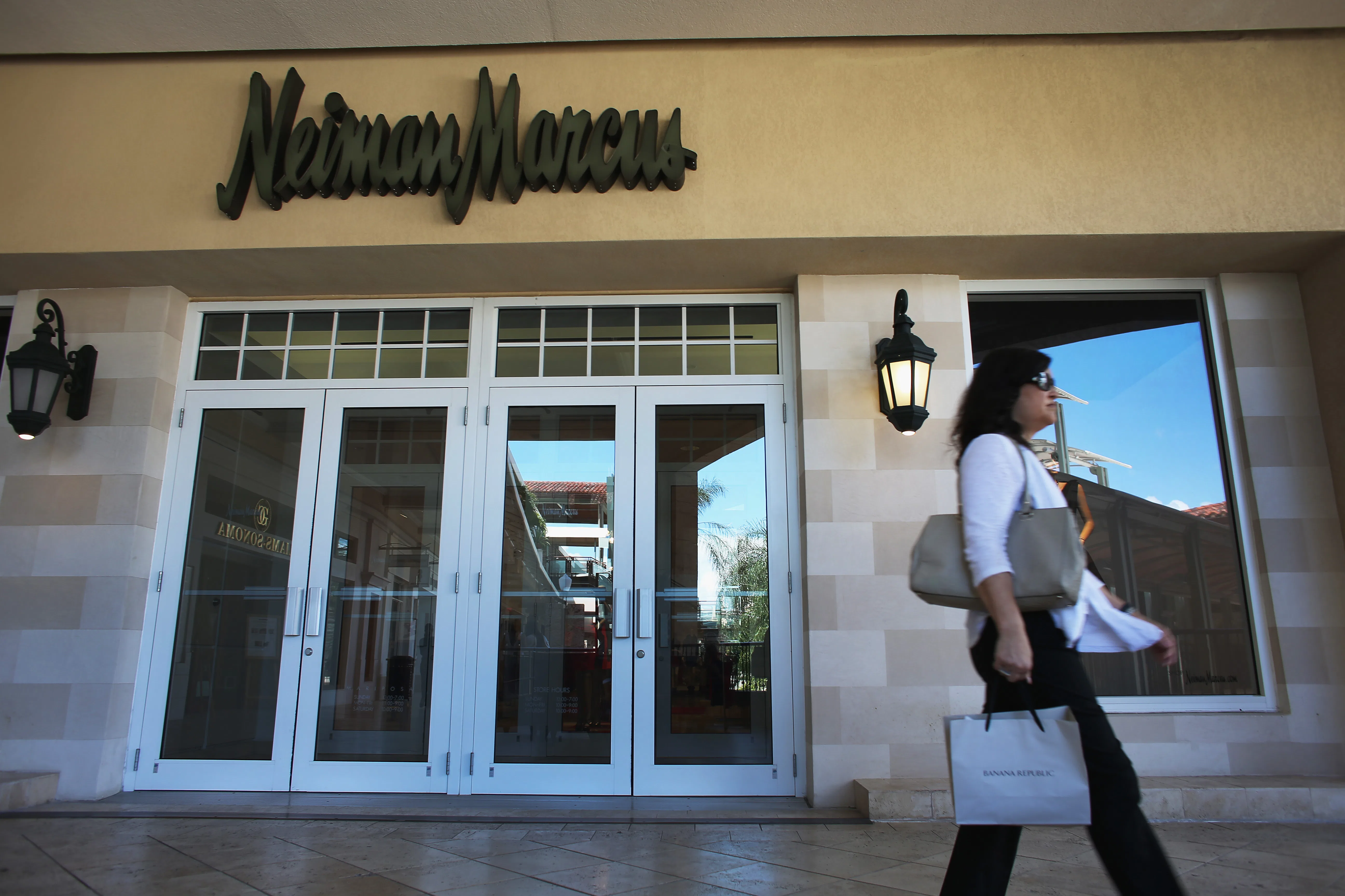 Neiman Marcus' 'Smart Mirrors' Will Make Trying On Clothes Your Newest ...