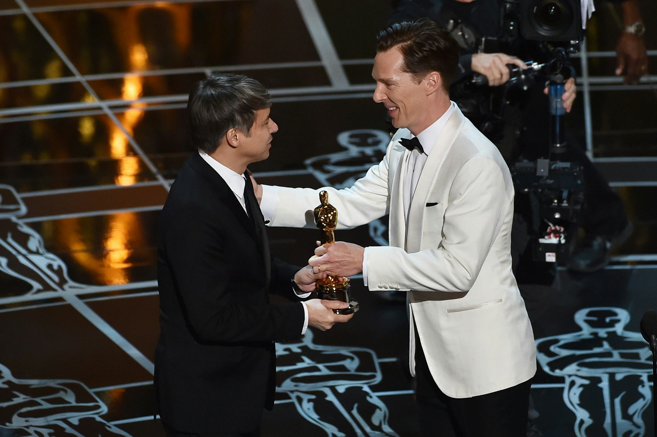 The Scrolling Names During Oscar Winners' Acceptance Speeches Have A ...