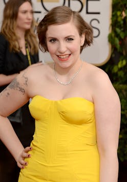 Lena Dunham Debuts Pixie Cut On 'Late Night With Seth Meyers' — Is This ...