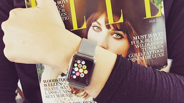 14 Stylish Apple Watch Outfit Photos That Proves It's A Fashion ...