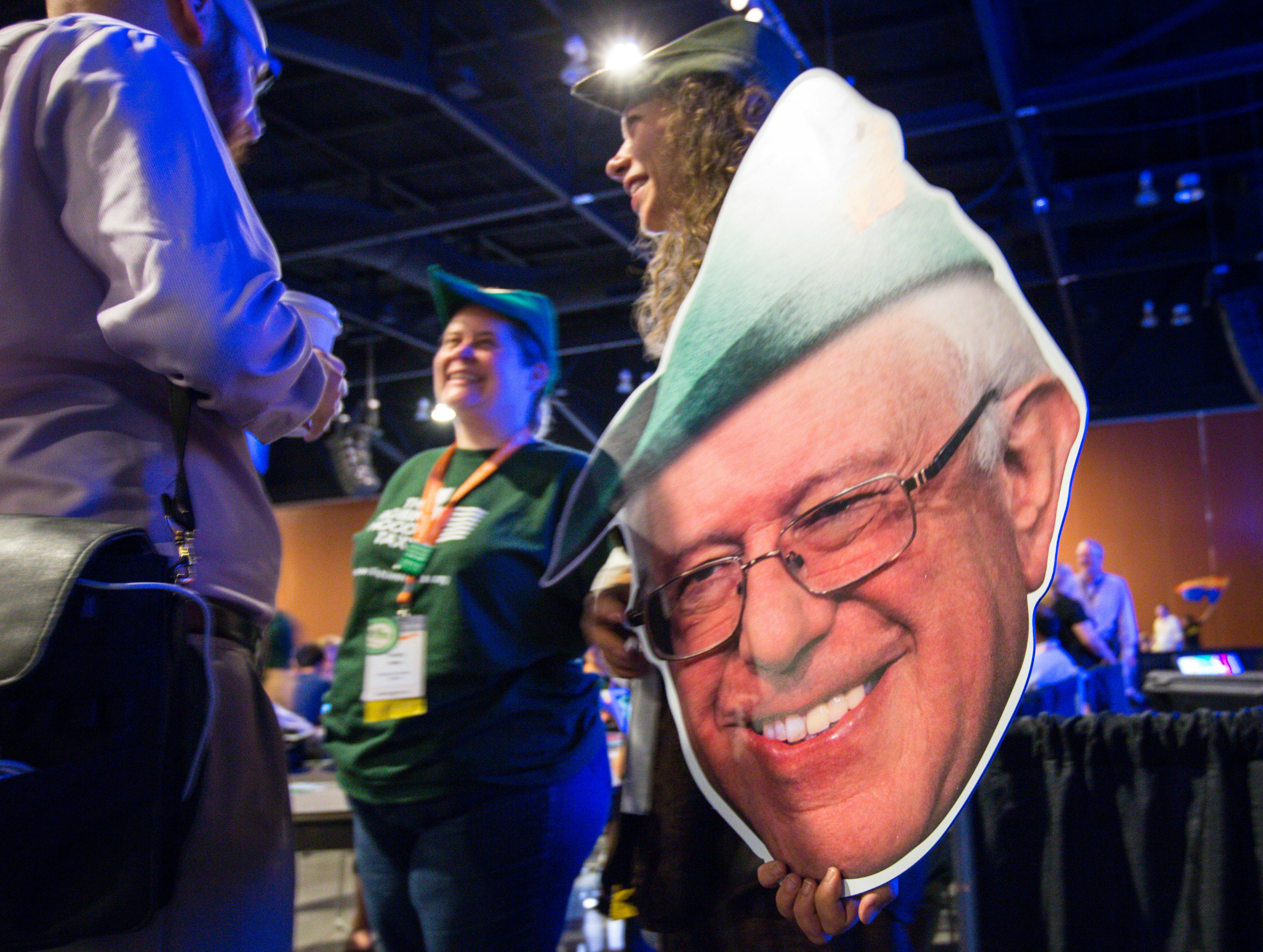 Here's Where Bernie Sanders Fans Can Watch The Democratic Debate In 6 ...