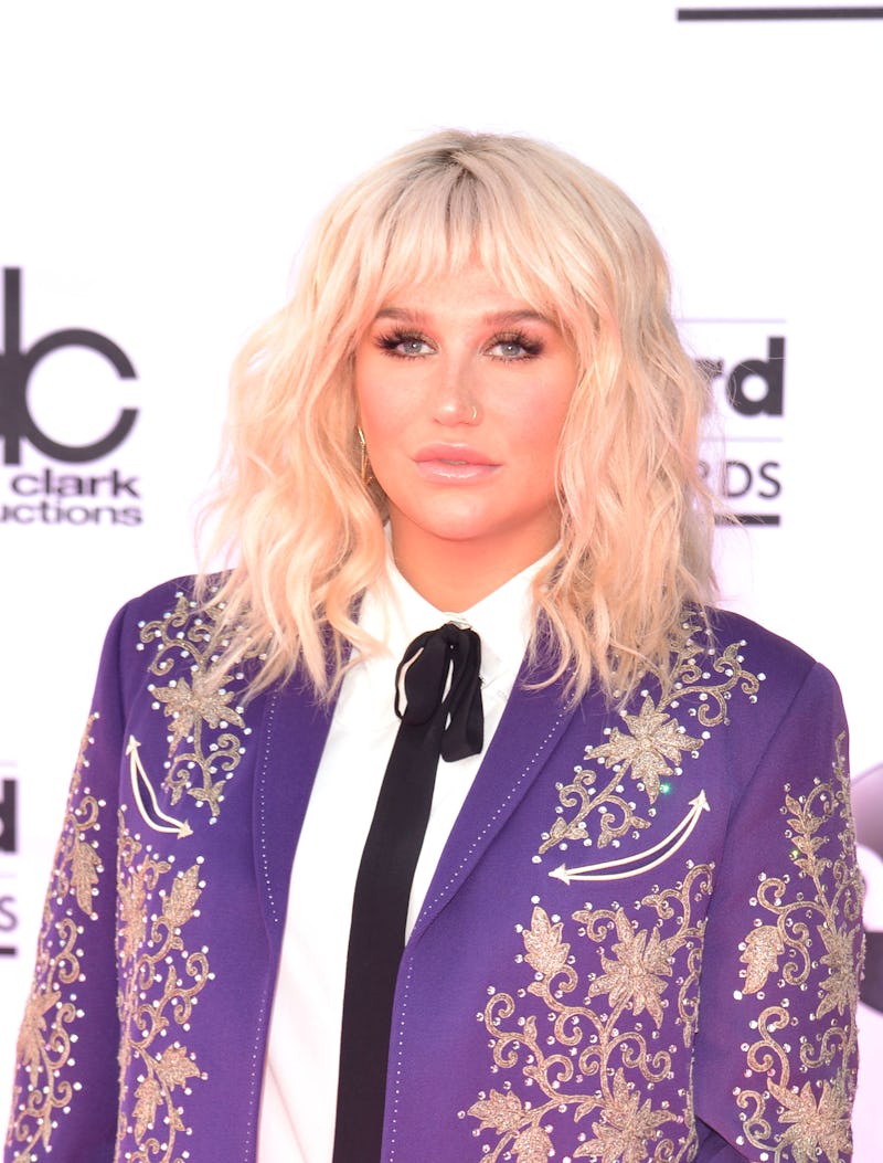 Kesha Poses Without Makeup While Wearing A Bikini & Is All Sorts Of ...