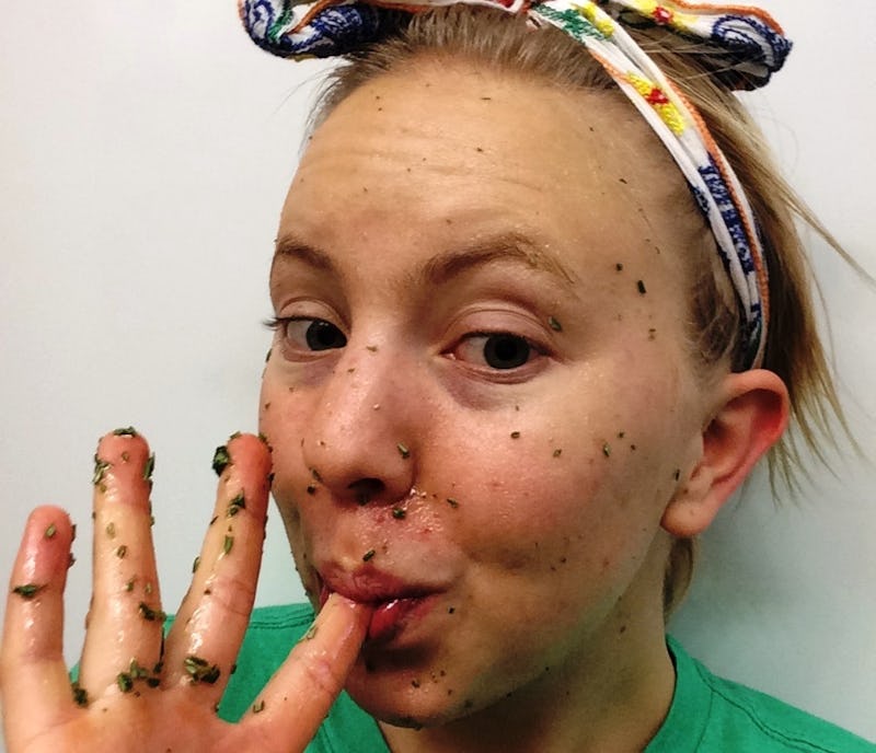 DIY Face Mask Experiment For A Tasty Face: Combine Rosemary, Raw Honey ...