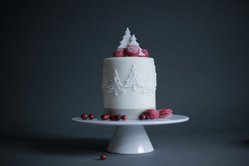 16 Winter Wedding Cakes That Are Stunningly Beautiful and Perfect for a ...