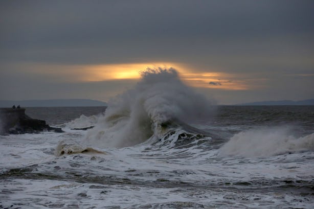 Photographer Ray Collins Captures Amazing Photos Of Ocean Waves That ...