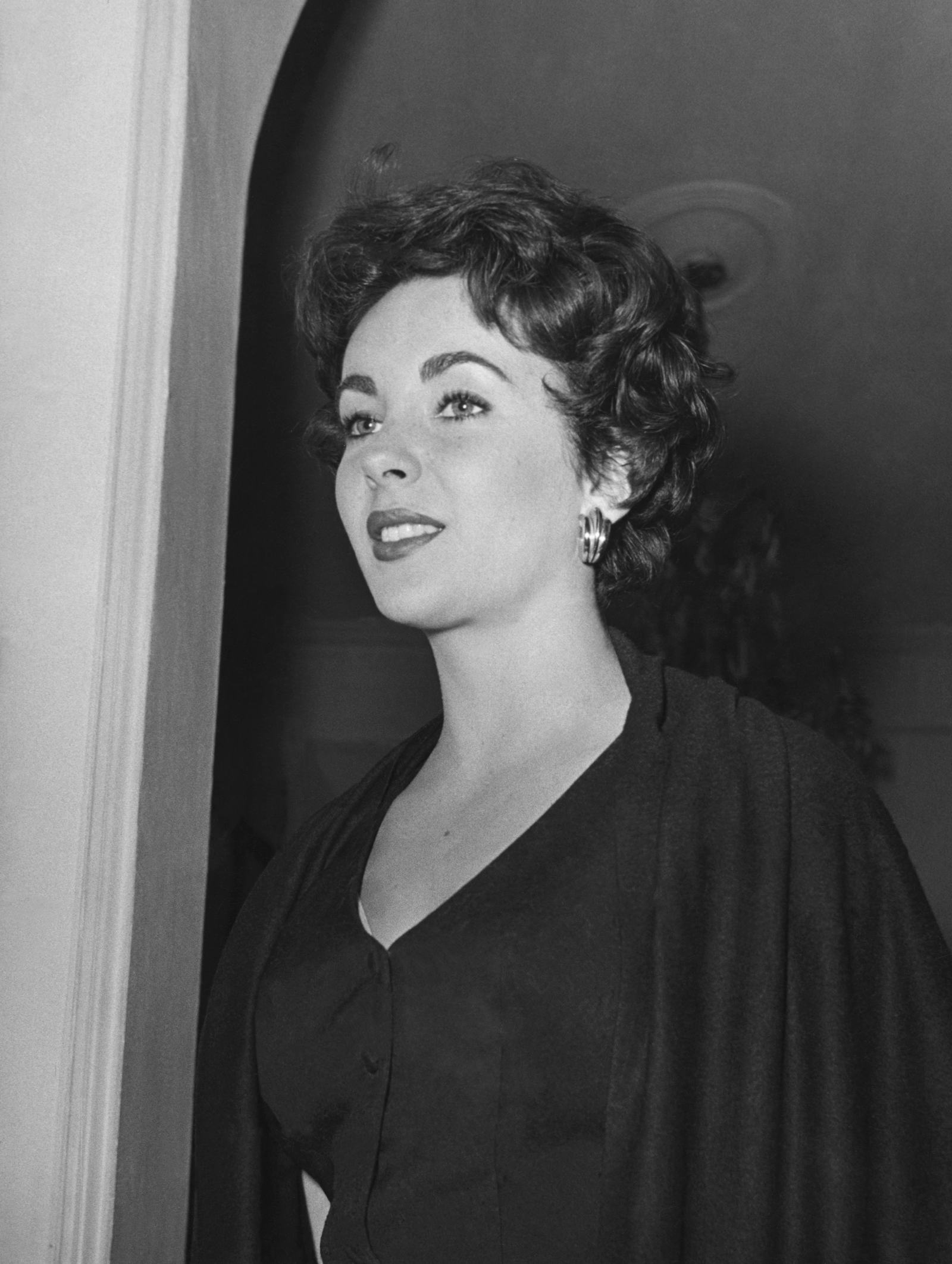 6 Elizabeth Taylor Books To Celebrate Her Birthday, Because She Would ...