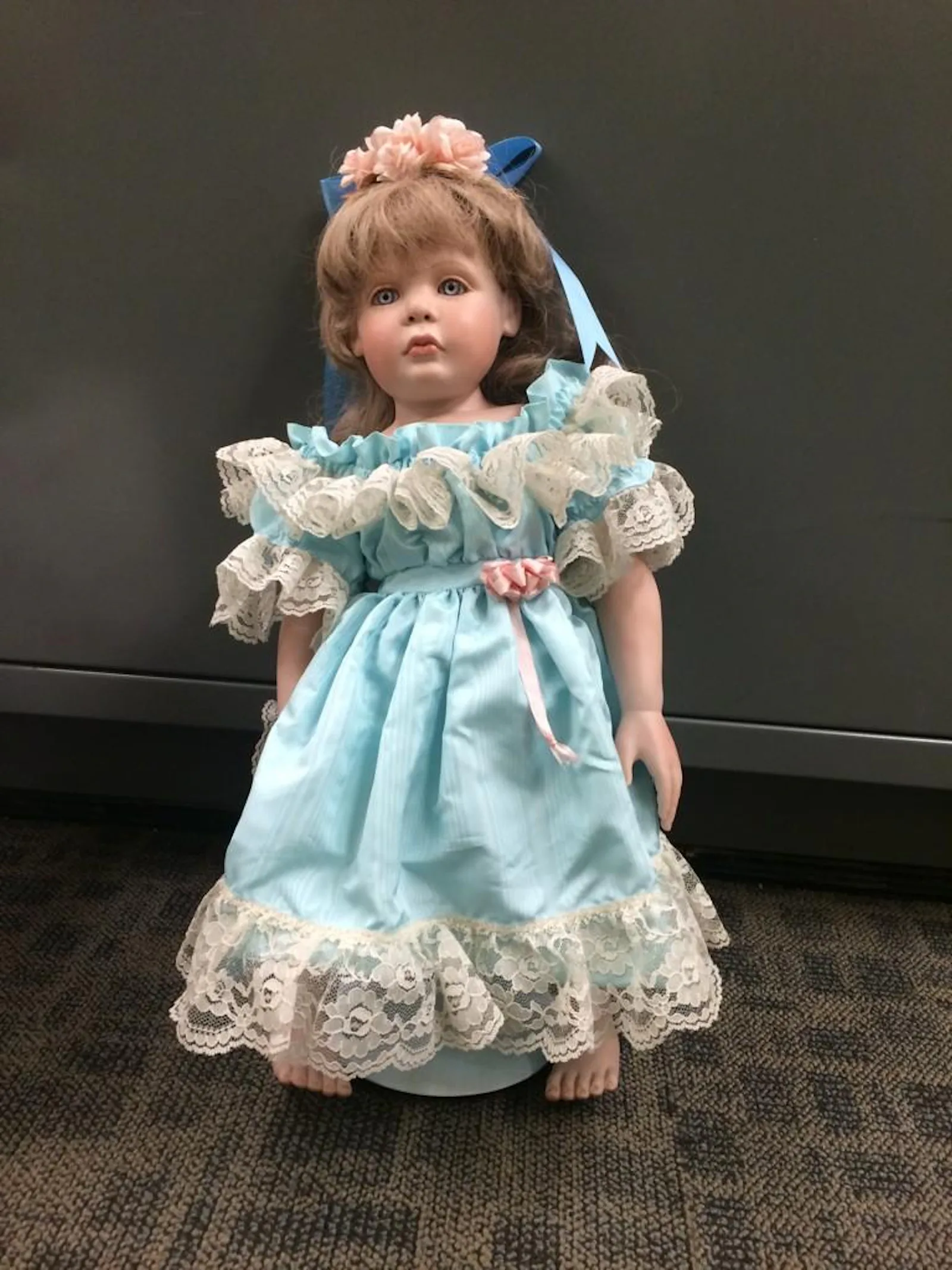 Porcelain Dolls Haunt Orange County Doorsteps Petrify Everybody porcelain-dolls-haunt-orange-county-doorsteps-petrify-everybody