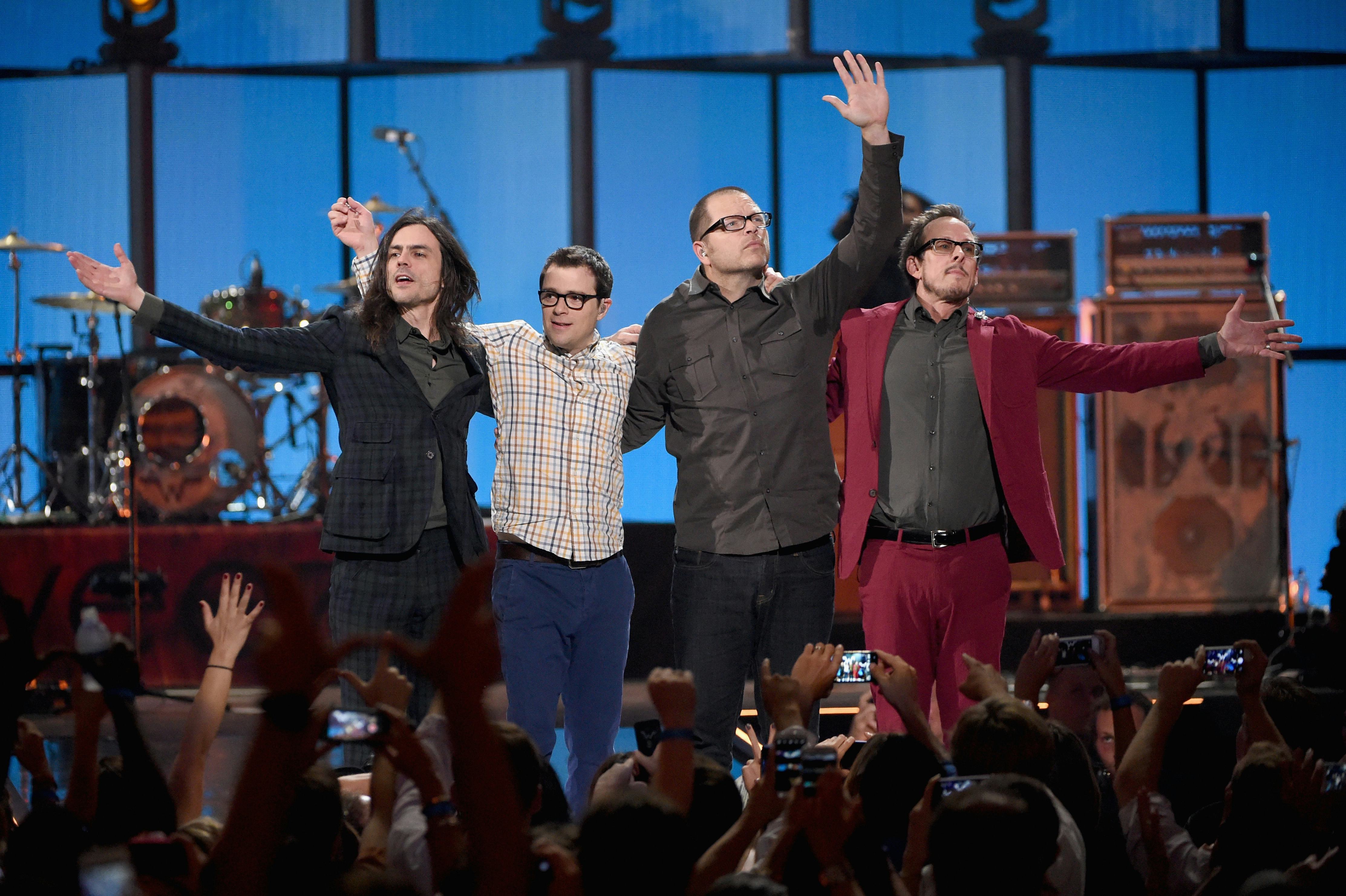 11 '90s Things To Do While Listening To Weezer's New Record On Cassette ...