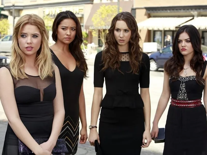 8 'Pretty Little Liars' Secrets From The Set You Can Take To The Grave