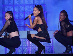 This Easy Ariana Grande Halloween Costume Is For The Cat Lovers Out ...