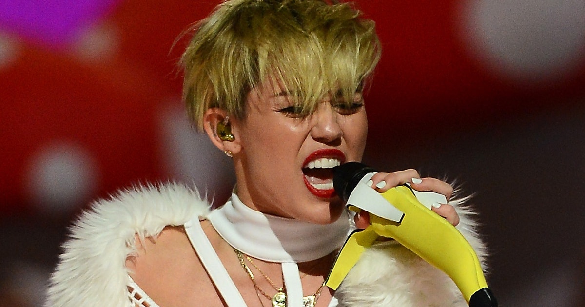 Miley Cyrus Cries During First Post Liam Hemsworth Breakup Performance
