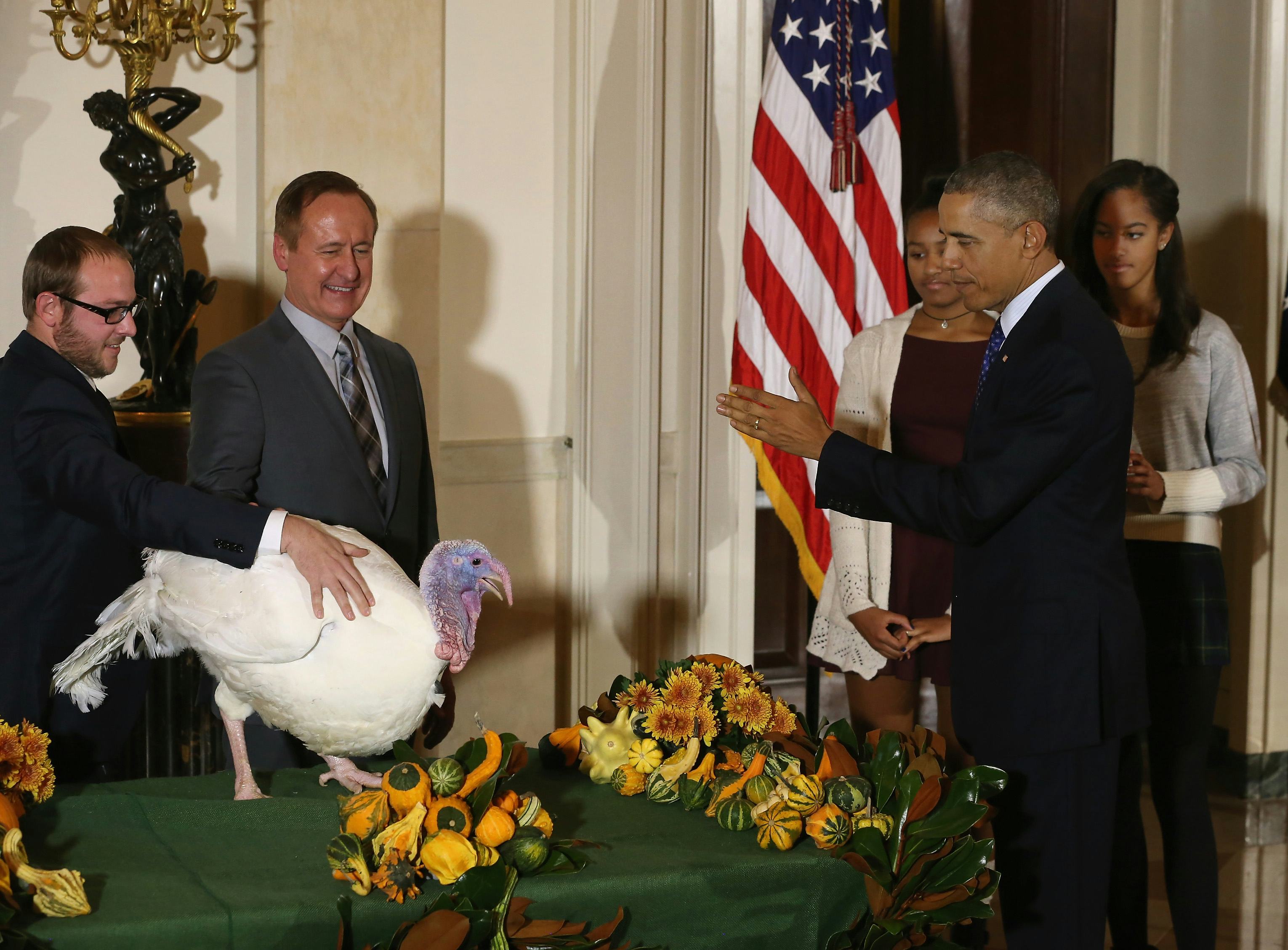 President Obama Pardons Turkeys "Mac" & "Cheese," Just Don't Tell Them ...