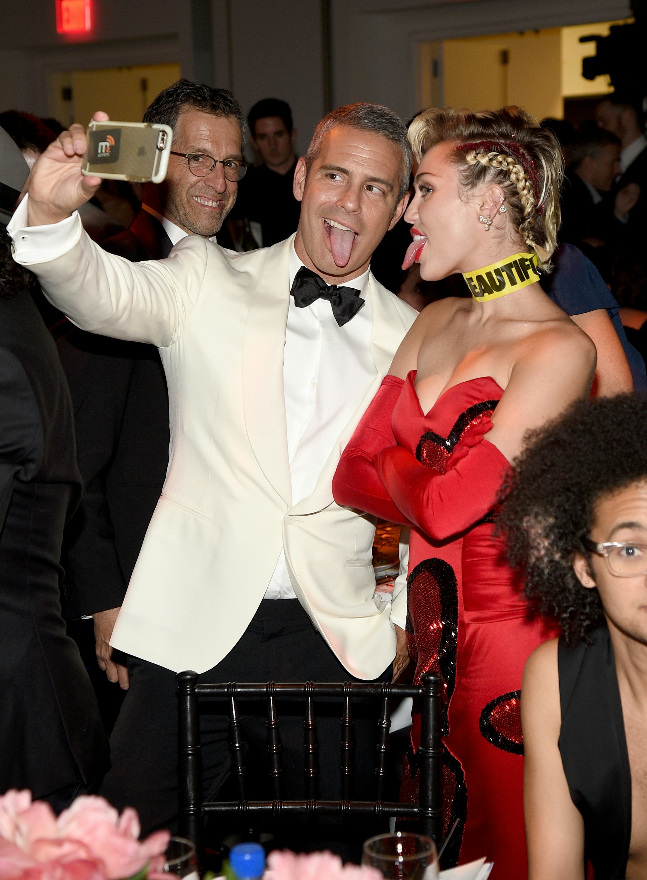 11 Of The Weirdest Celebrity Selfies From Famous Faces Who Aren't ...