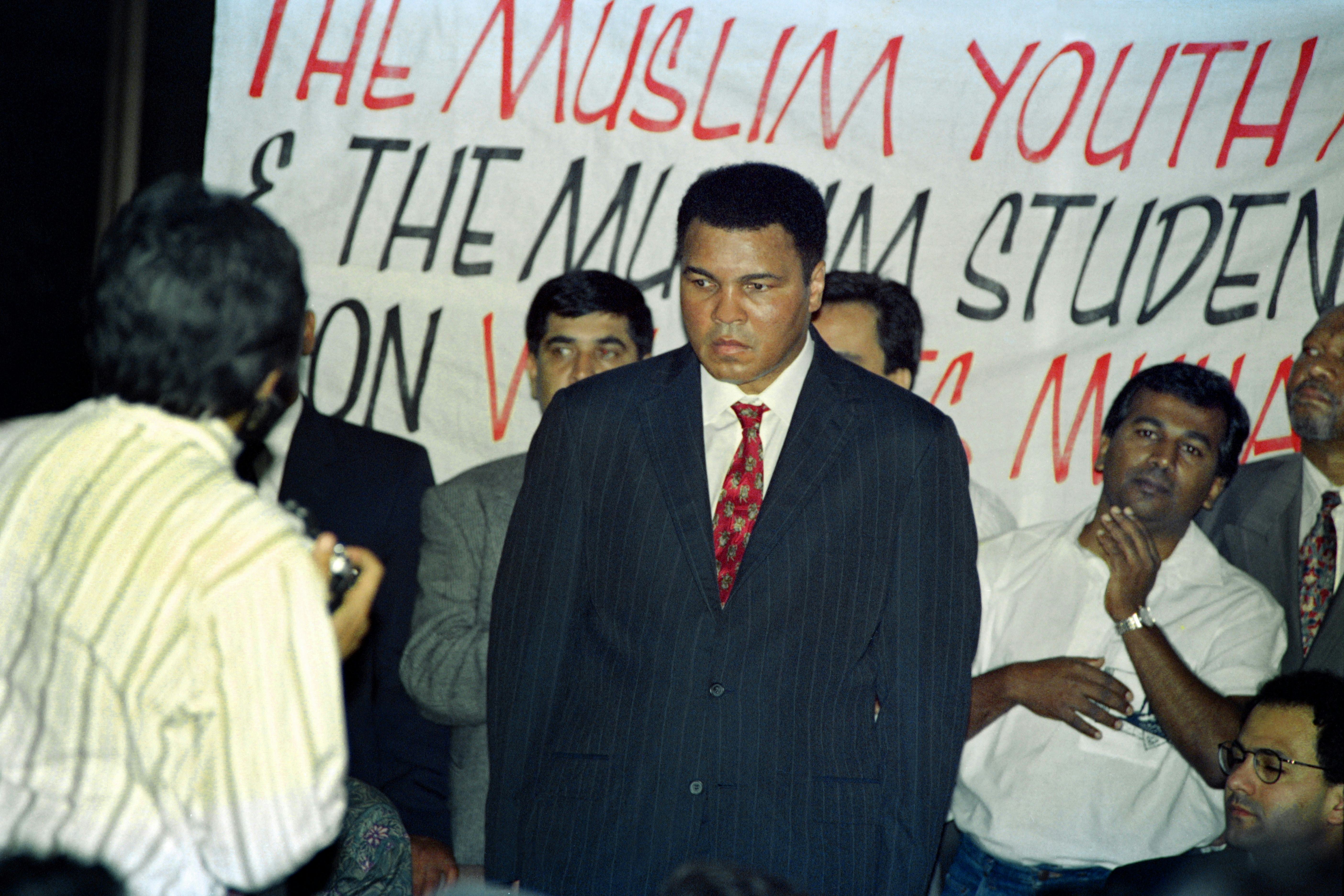Anti-Islam Reactions To Muhammad Ali's Death Are Here To Remind Us That ...