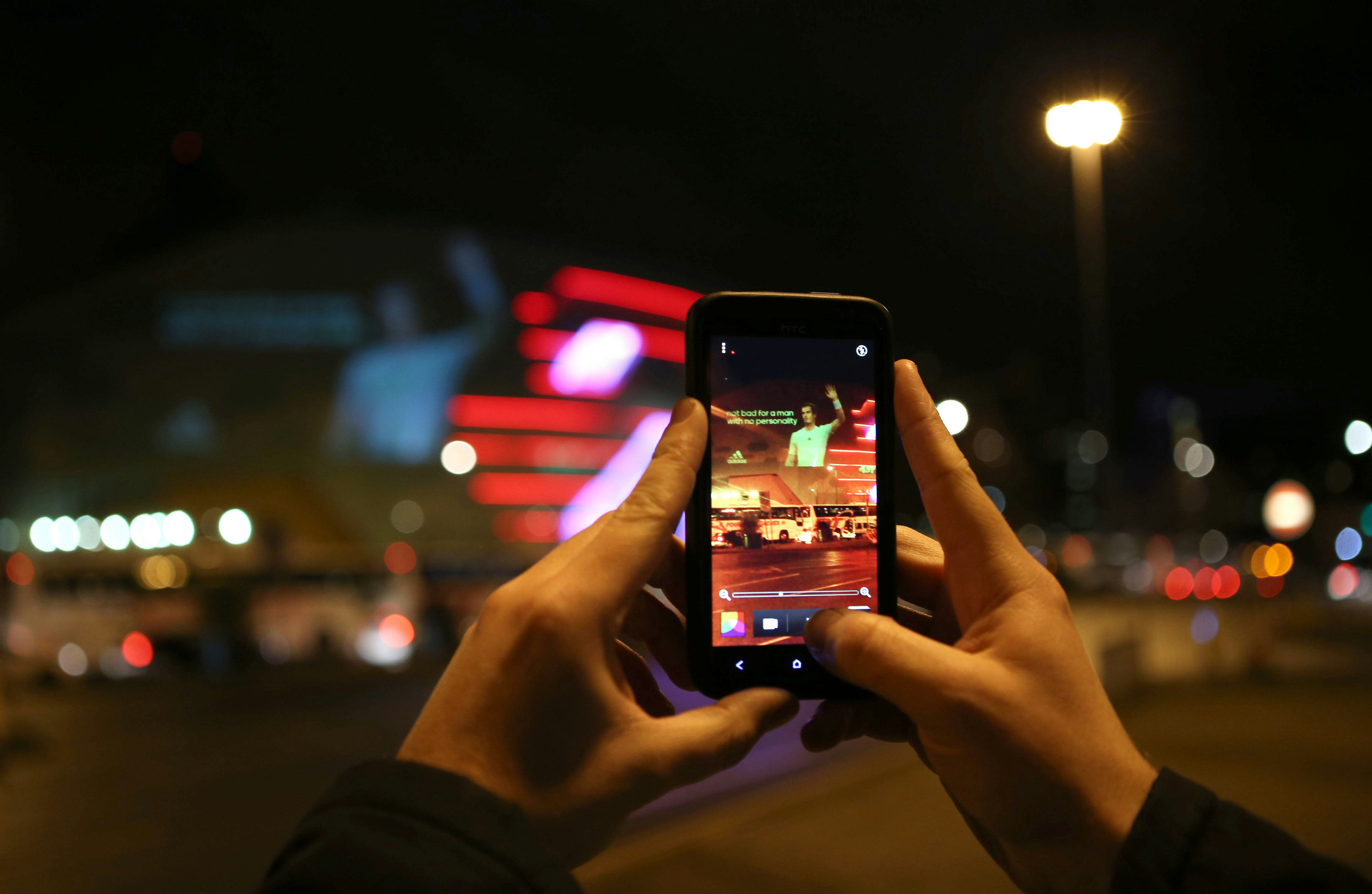 How Often Does The Average Person Check Their Phone? Every 10 Minutes ...